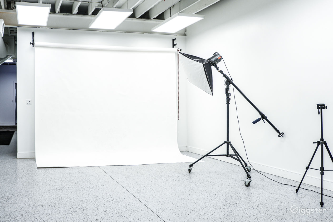 Bright Open Creative Studio Space | Rent this location on Giggster