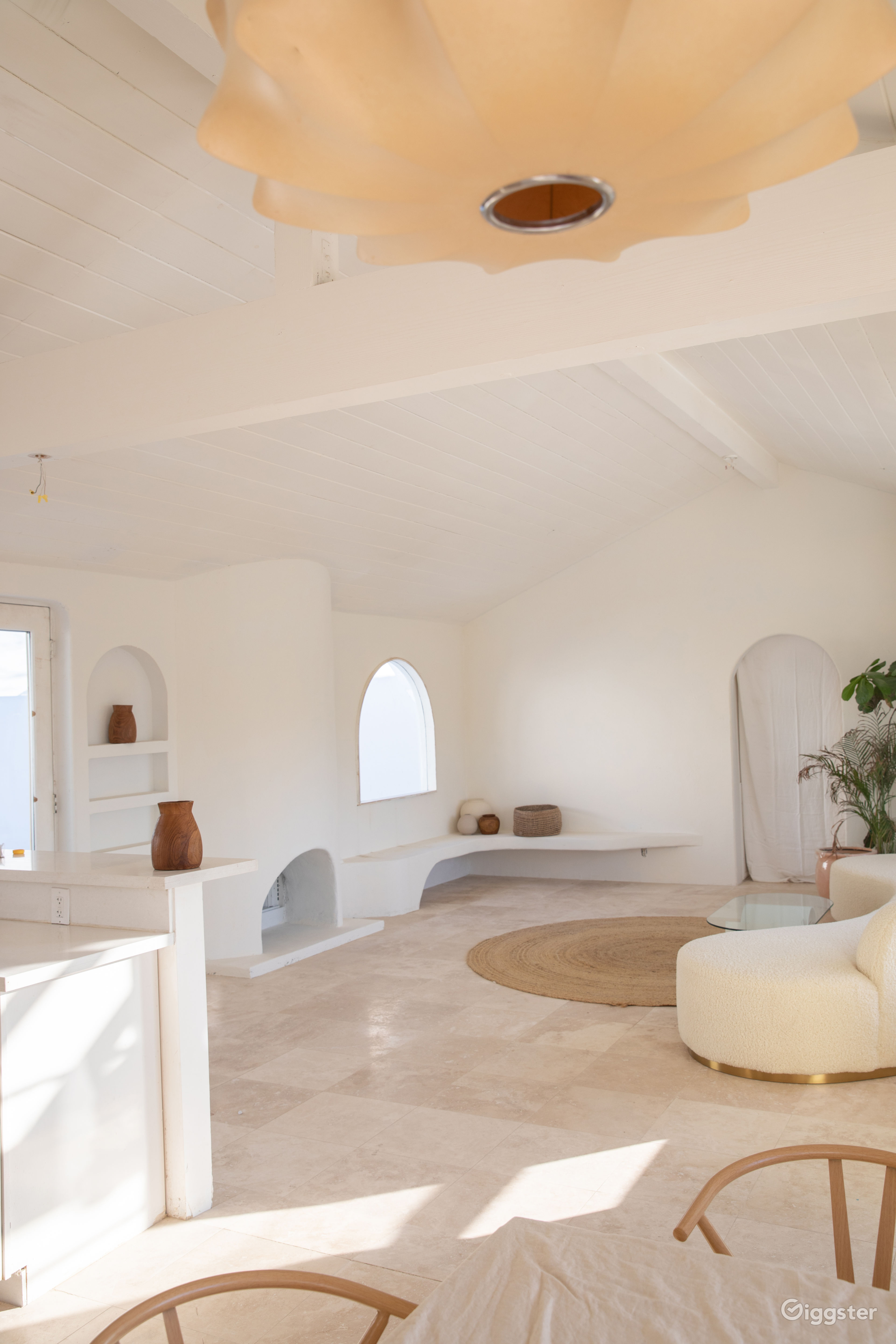 Minimal, Luxurious, Bright Pool Home w/ Arches | Rent this location on ...