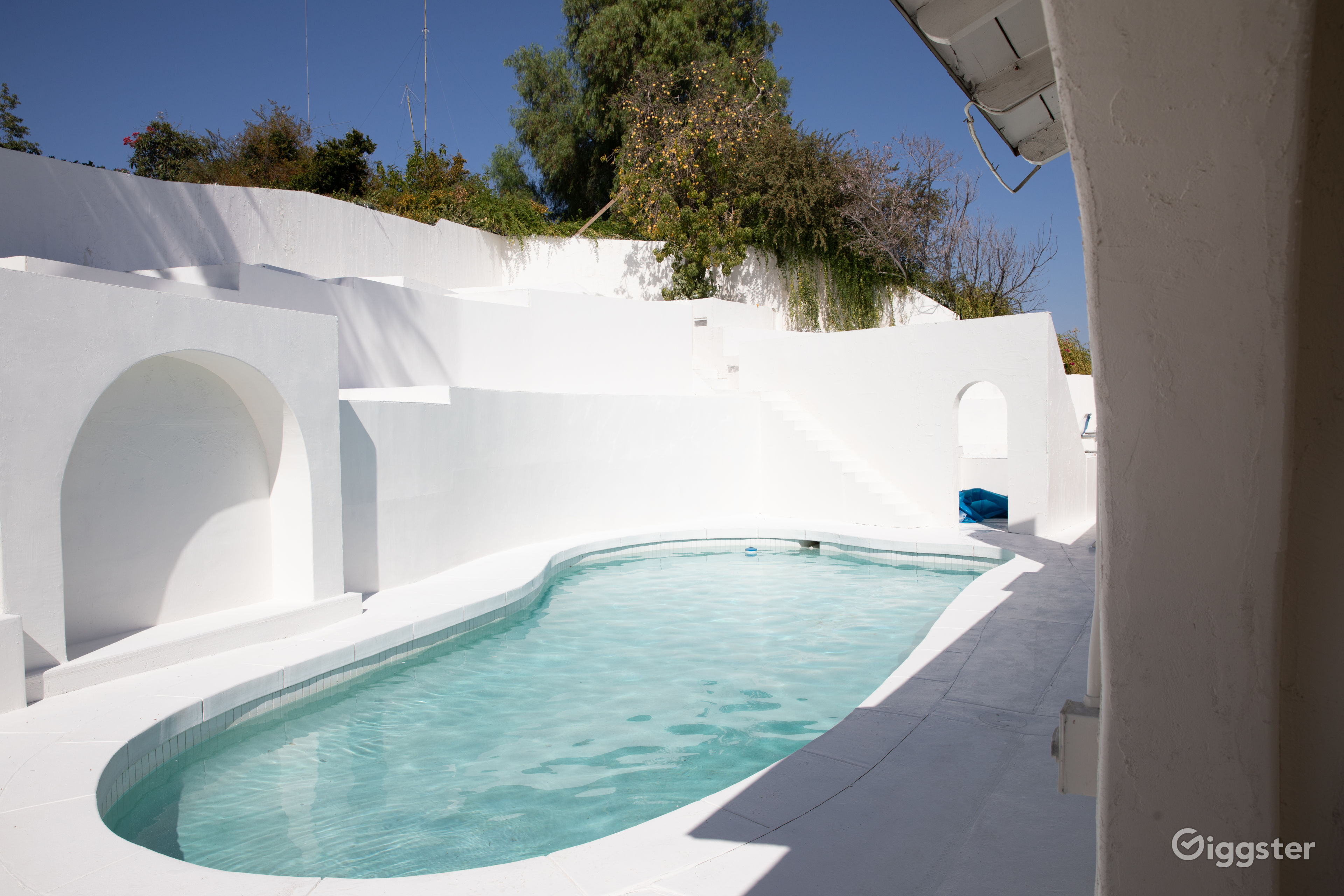 Minimal, Luxurious, Bright Pool Home w/ Arches | Rent this location on ...