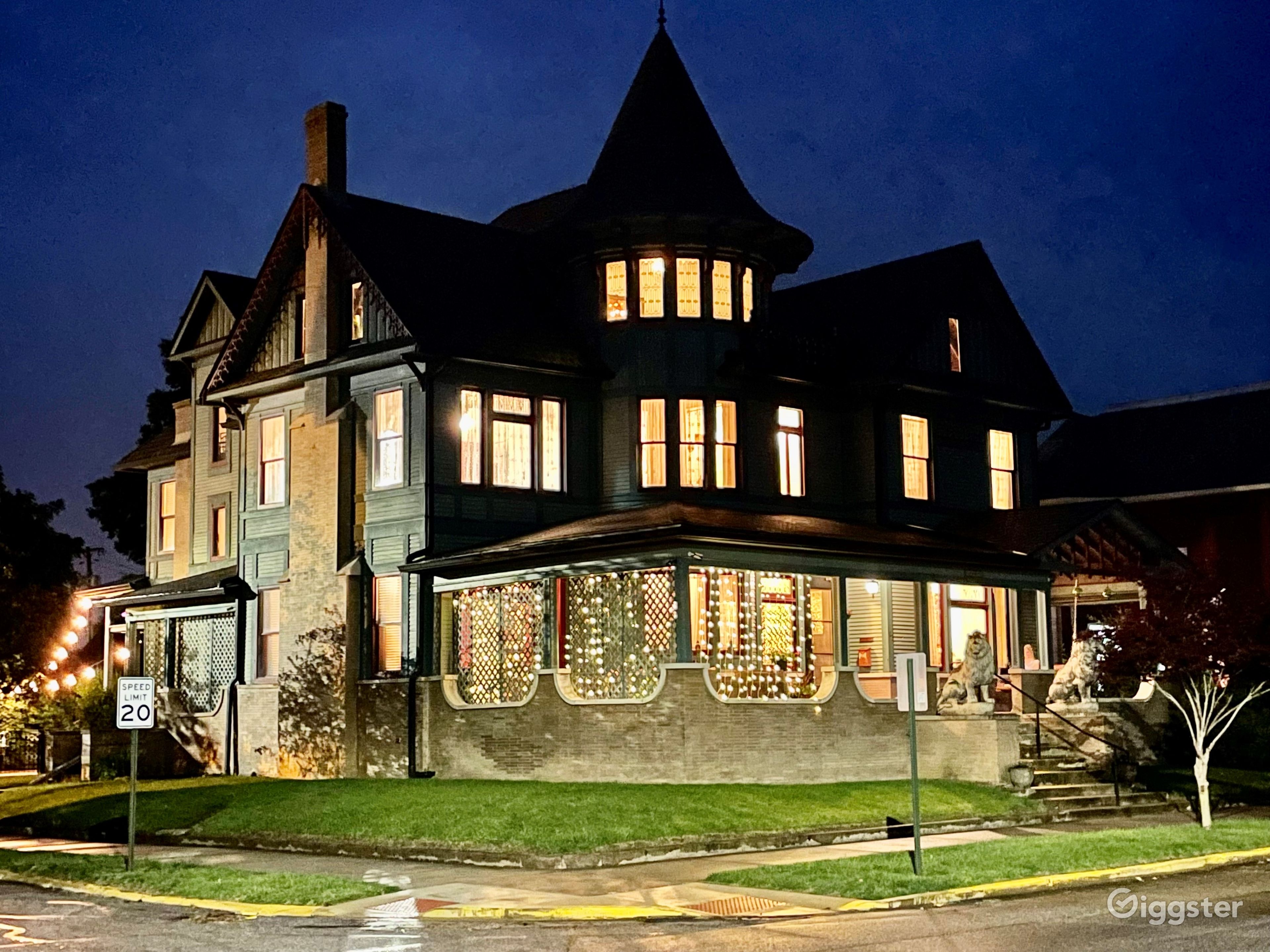 1898 Fully Restored Victorian Masterpiece | Rent this location on Giggster