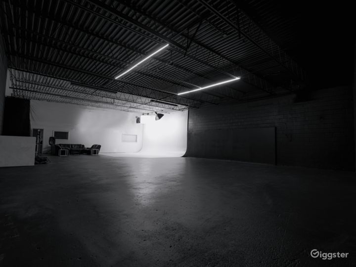 4-in-1 Film Studio Warehouse, VOID + Cyclorama | Rent this location on ...