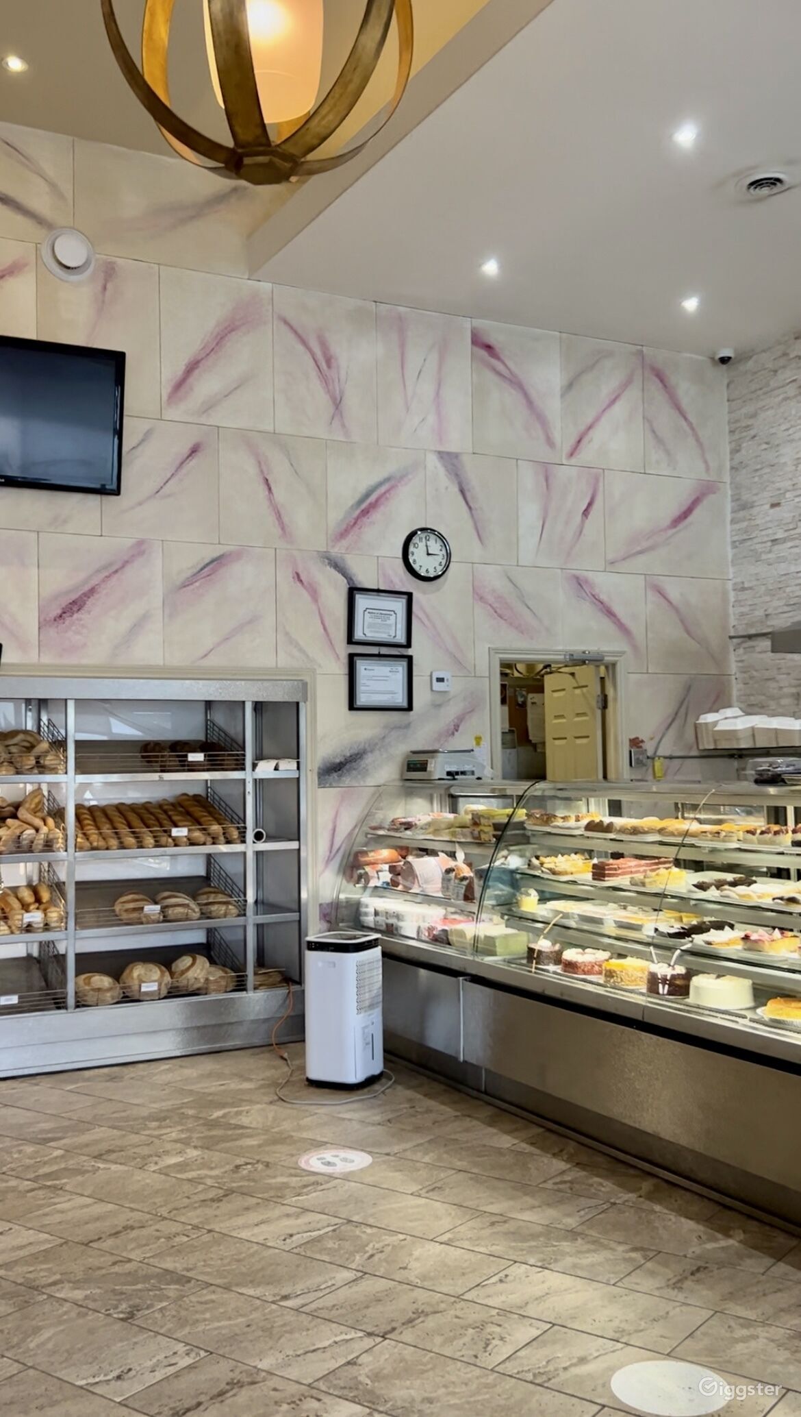 Bright & Spacious Cafe Bakery Woodbridge-Kleinburg | Rent this location ...