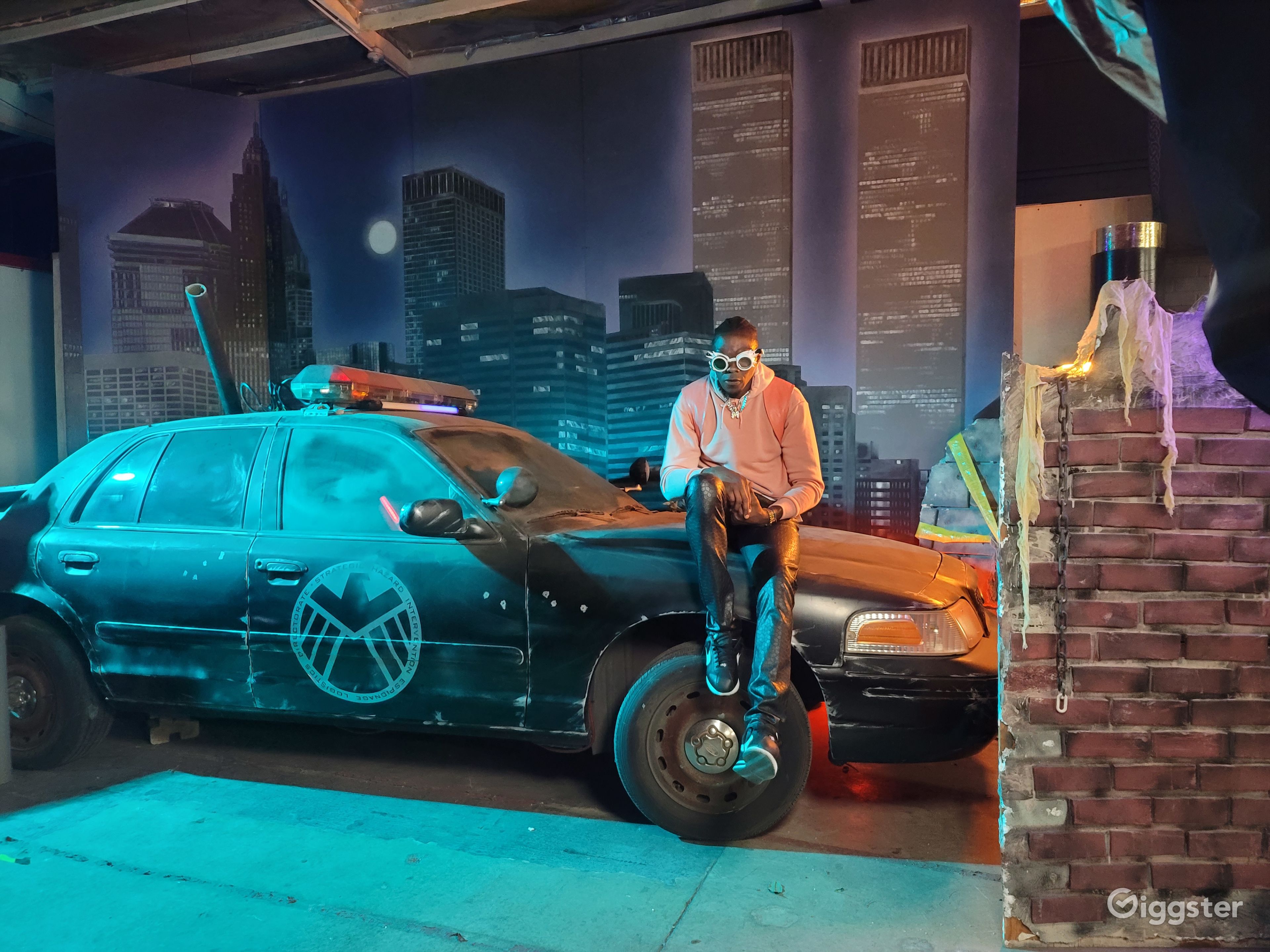 Crown Victoria Police Car w/lot of Props & Sets | Rent this location on ...