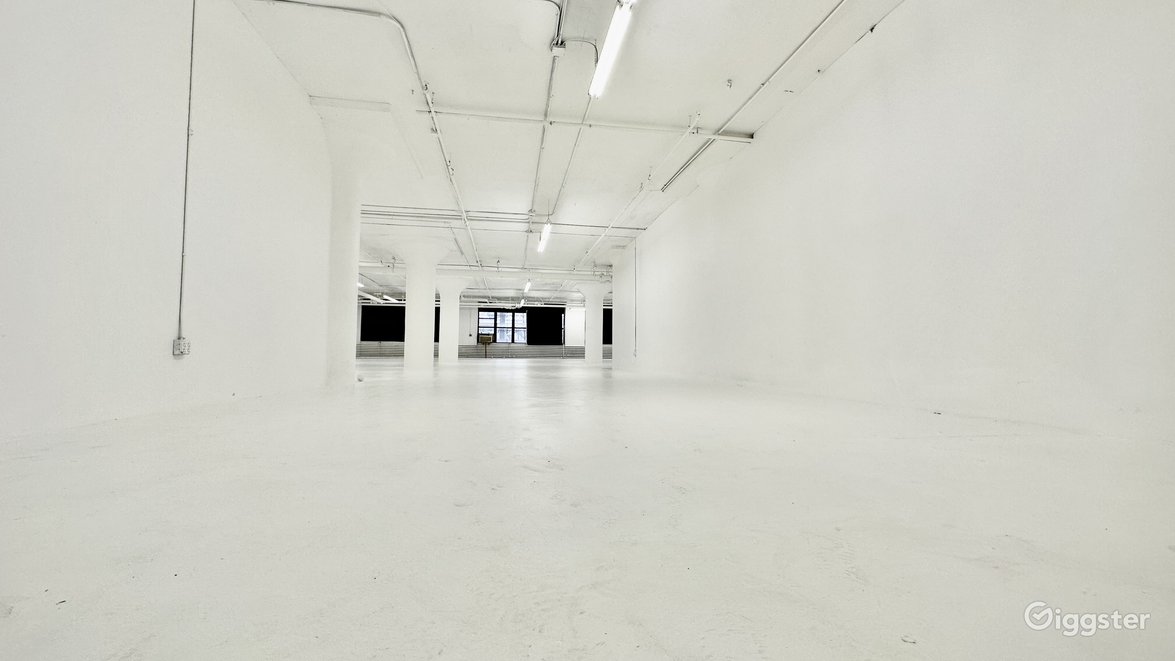 A 5,000 Square Foot Lofty Chic Modern Event Space | Rent this location ...