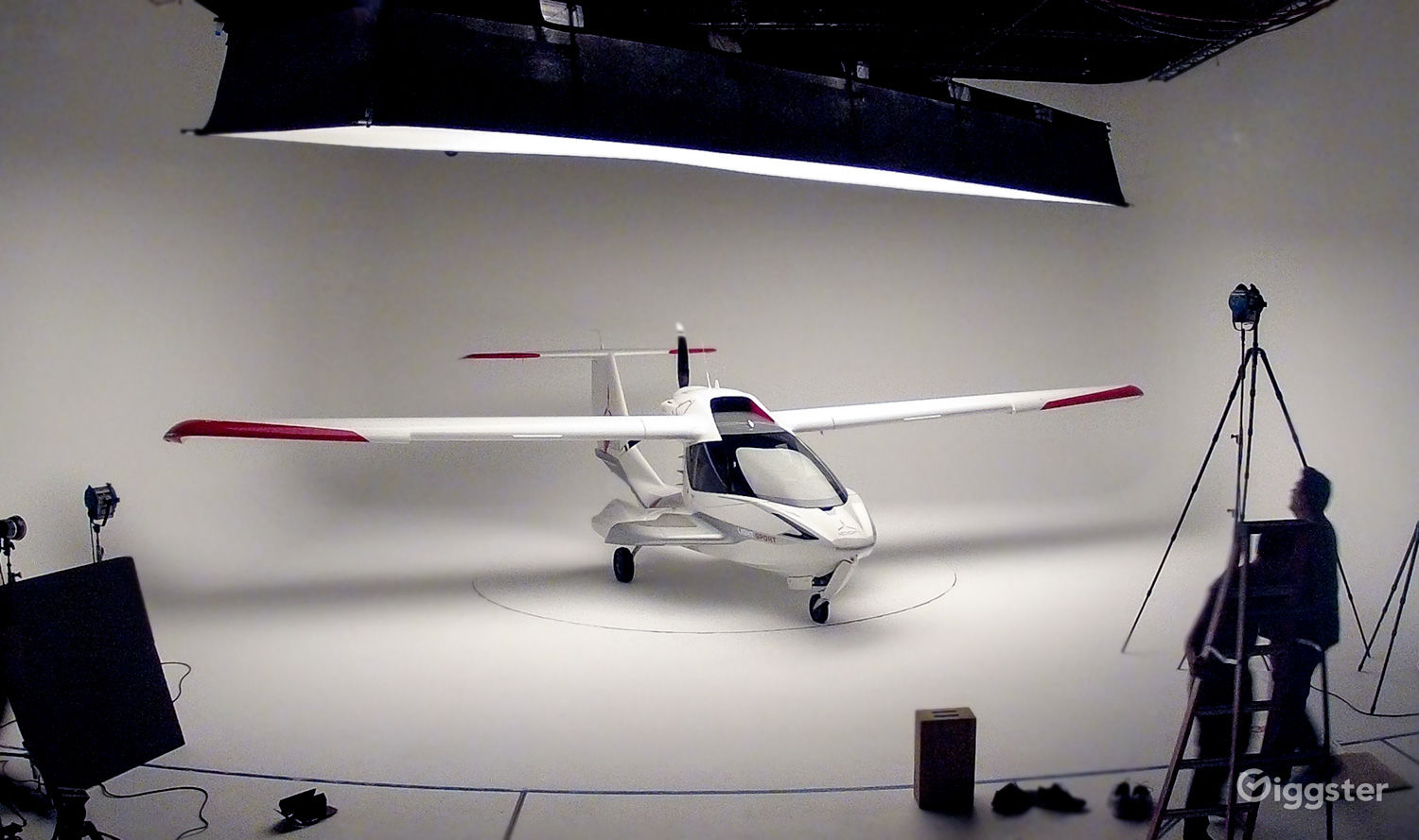 Carousel / Turntable Studio in Anaheim | Rent this location on Giggster