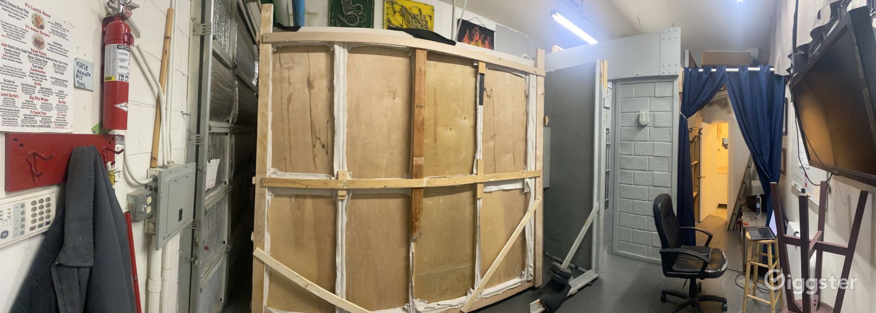 ASYLUM / PADDED CELL STANDING SET | Rent this location on Giggster