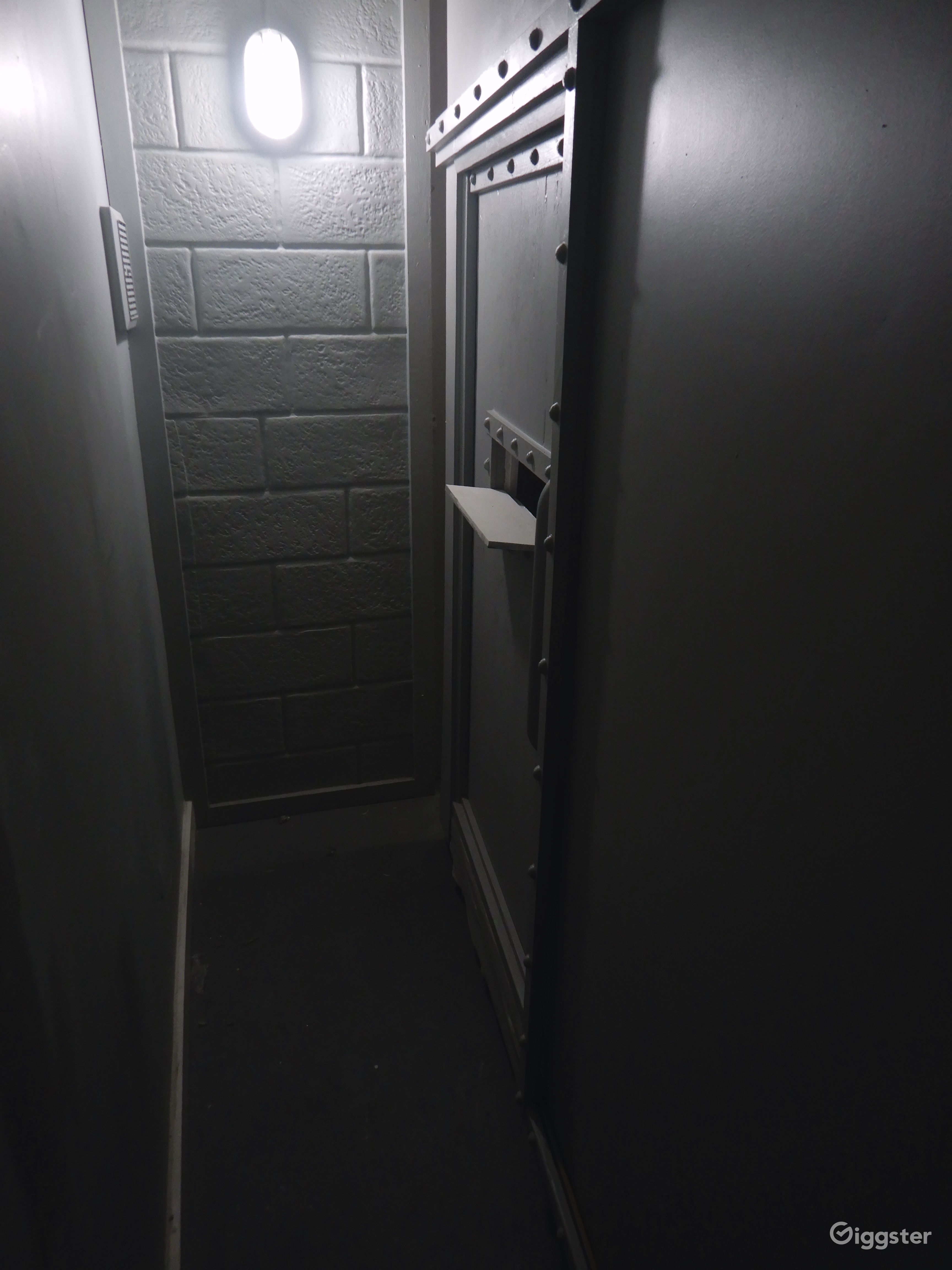 ASYLUM / PADDED CELL STANDING SET | Rent this location on Giggster