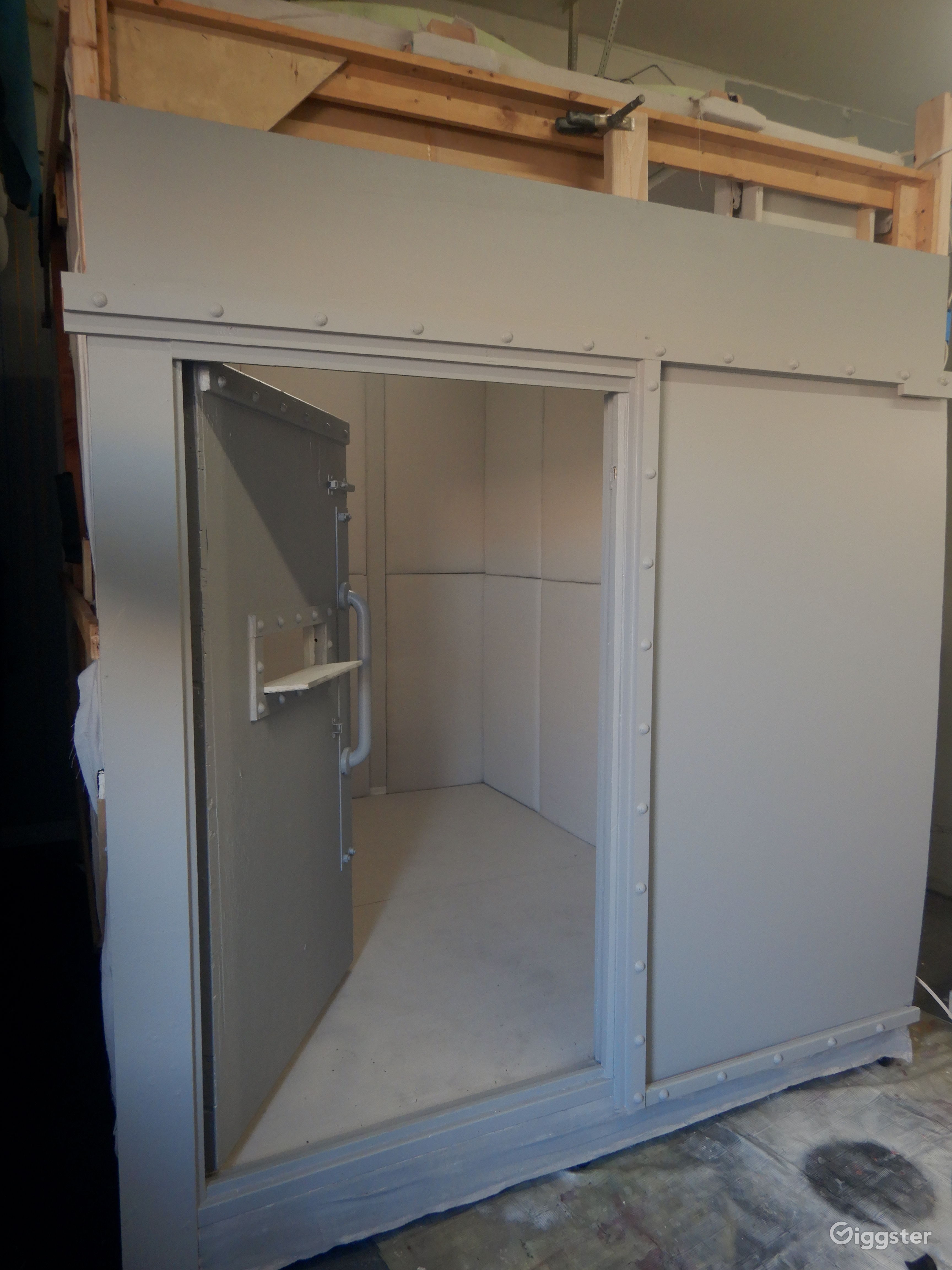 ASYLUM / PADDED CELL STANDING SET | Rent this location on Giggster