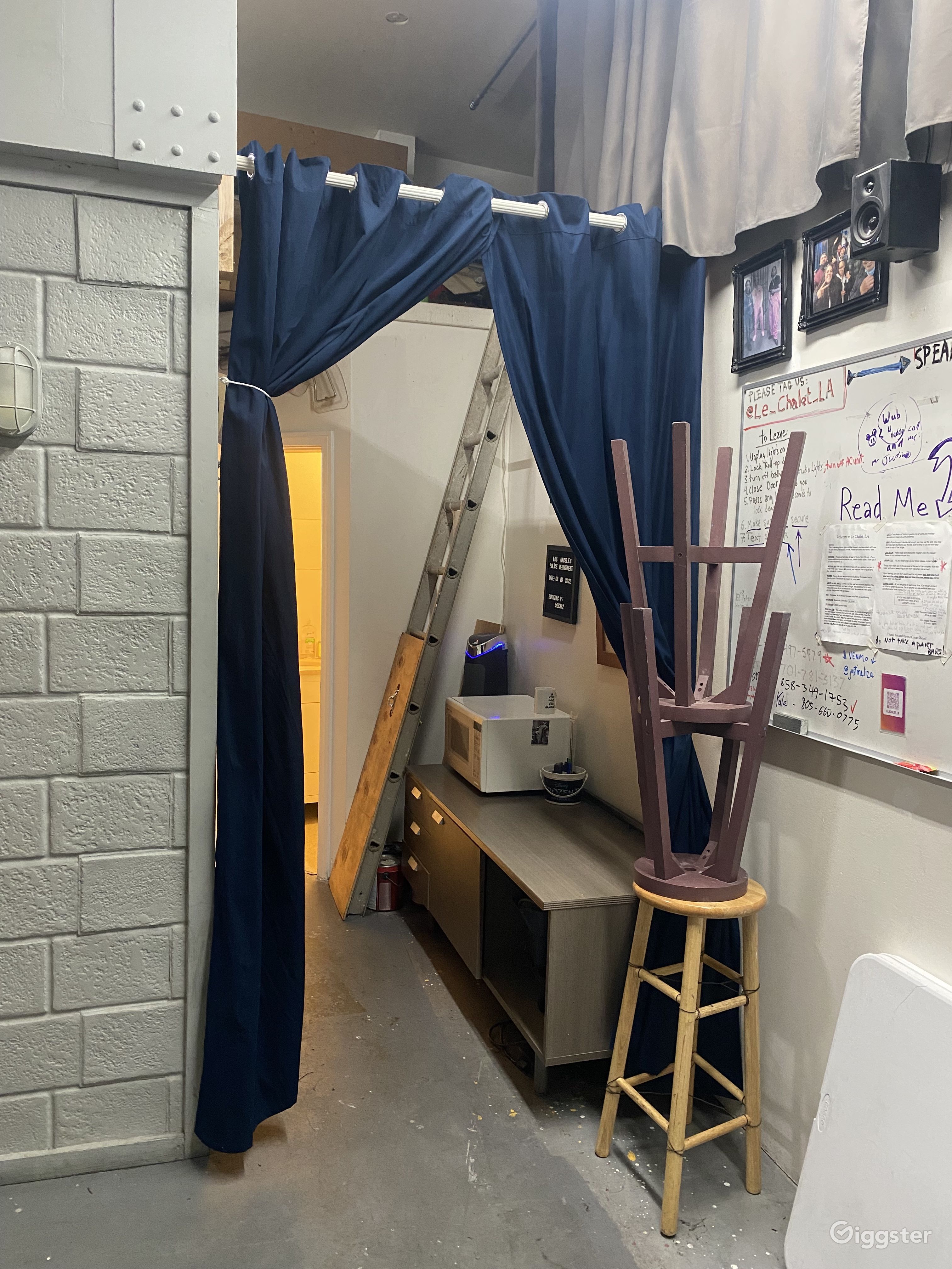 ASYLUM / PADDED CELL STANDING SET | Rent this location on Giggster