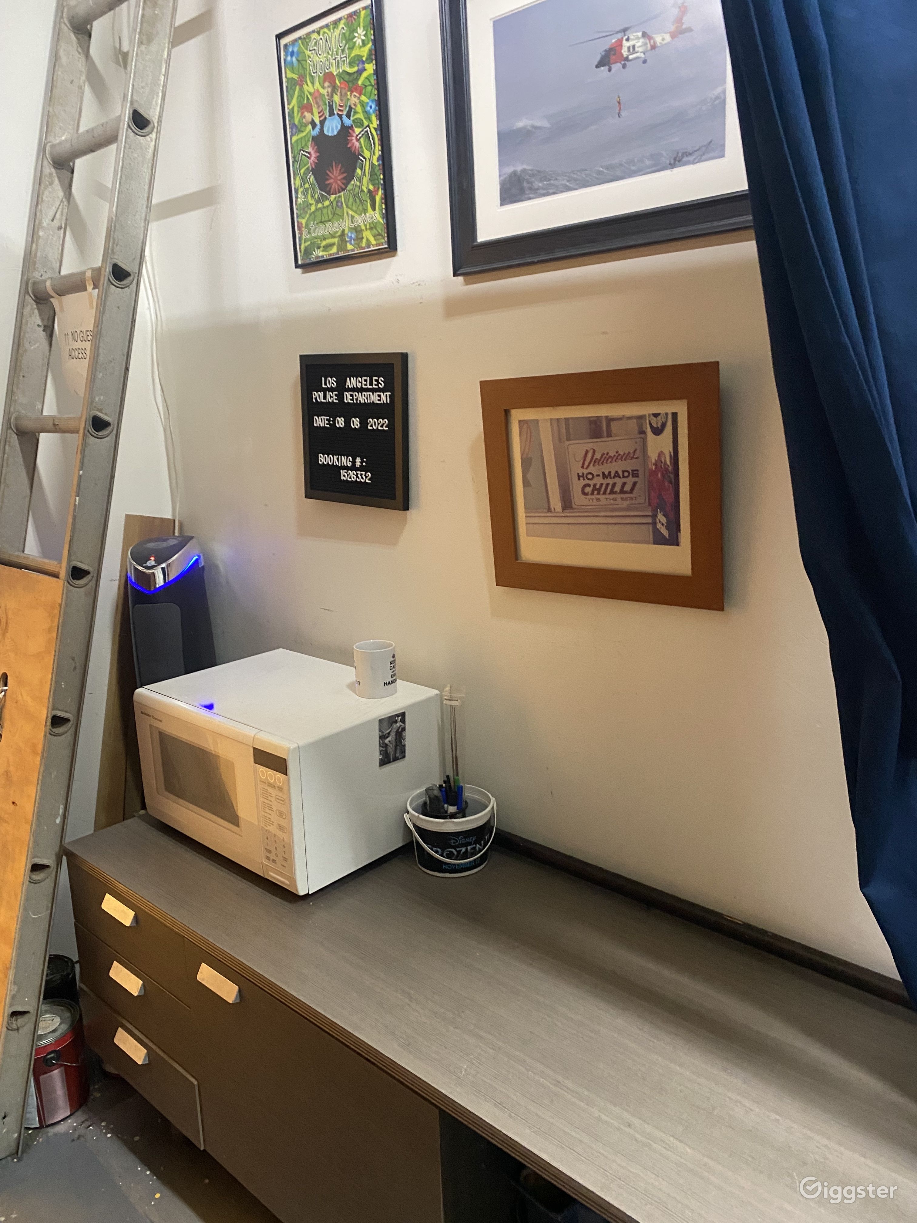 ASYLUM / PADDED CELL STANDING SET | Rent this location on Giggster