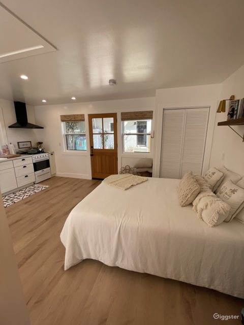 Newly Built Modern Studio Guest House w/ Backyard | Rent this location ...