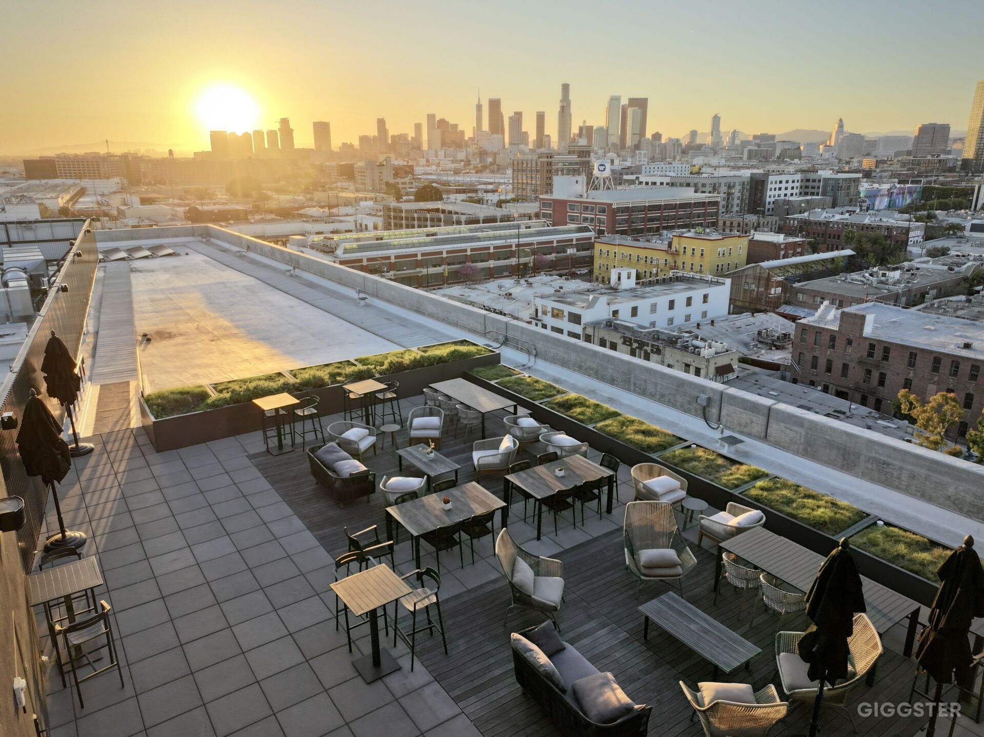 Luxury Rooftop Lounge Space w/ Skyline View | Rent this location on ...