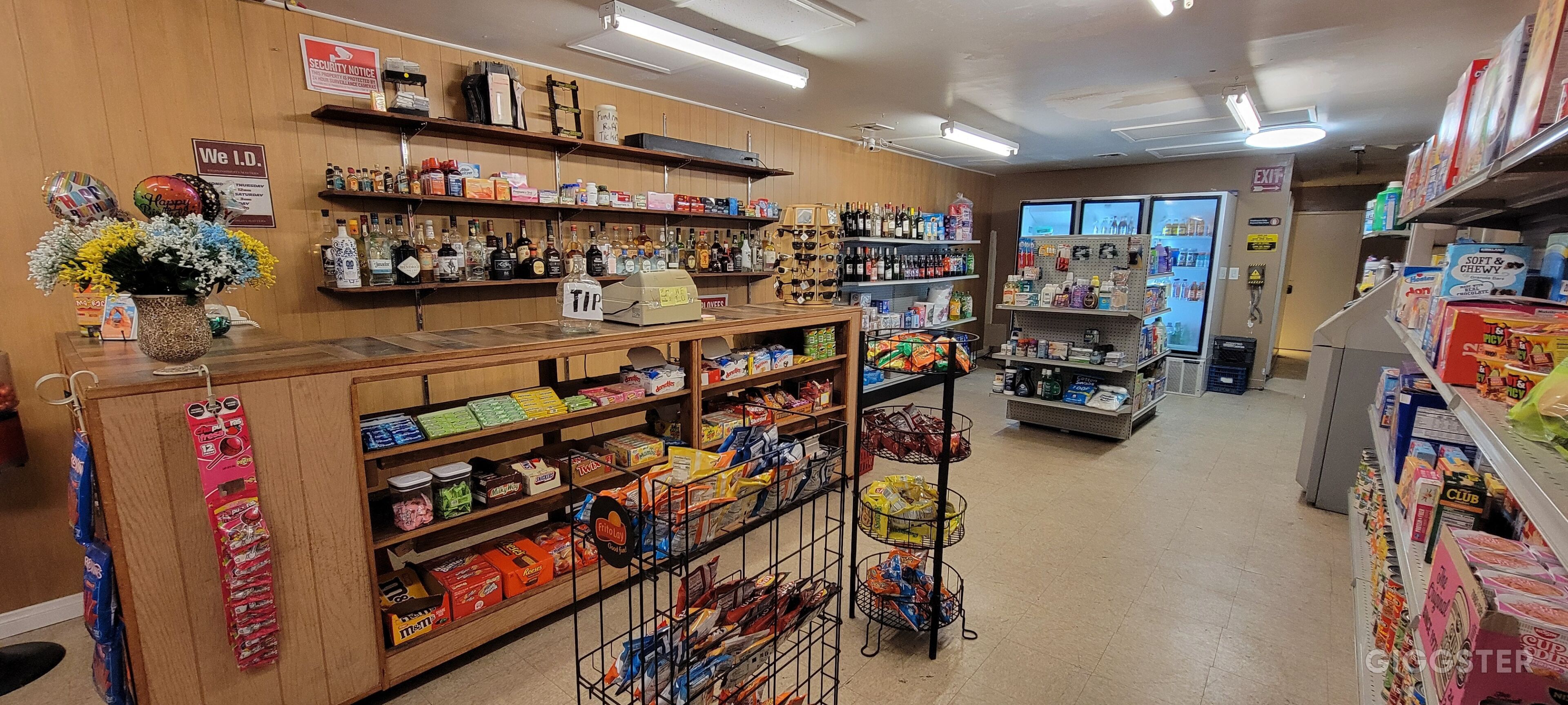 Retro Liquor Store / Convenience Store | Rent this location on Giggster
