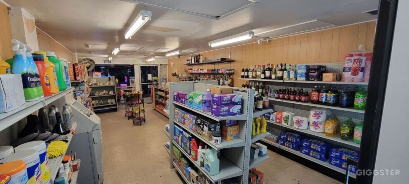 Retro Liquor Store / Convenience Store | Rent this location on Giggster
