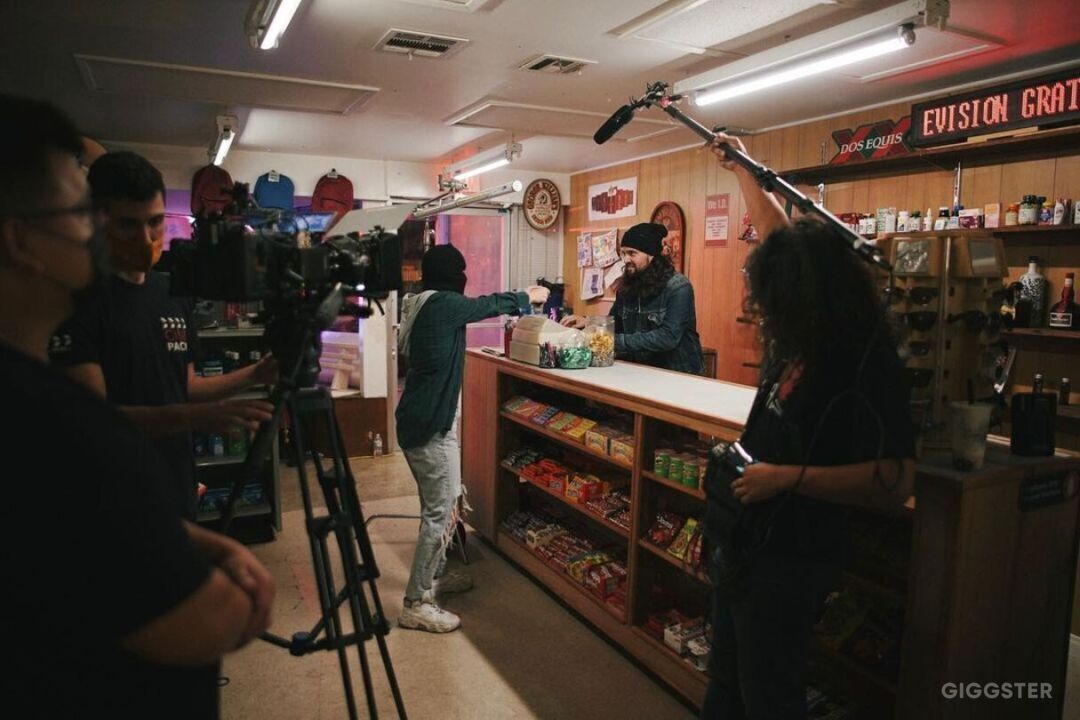 Retro Liquor Store / Convenience Store | Rent this location on Giggster