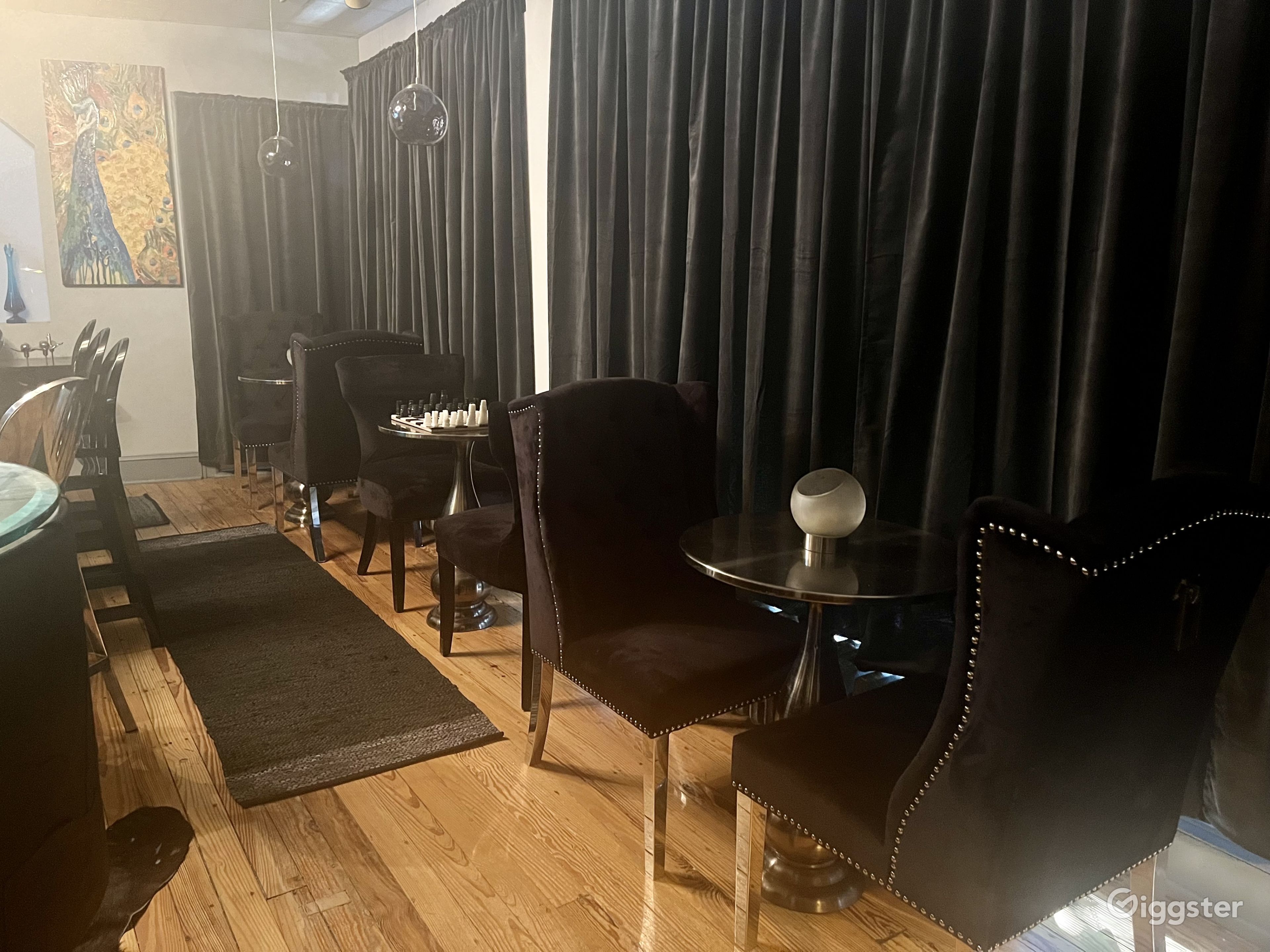 Modern Private Lounge W/ Bar & Kitchenette | Rent this location on Giggster