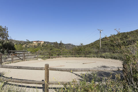 Spanish-Style Horse Ranch With View | Rent this location on Giggster