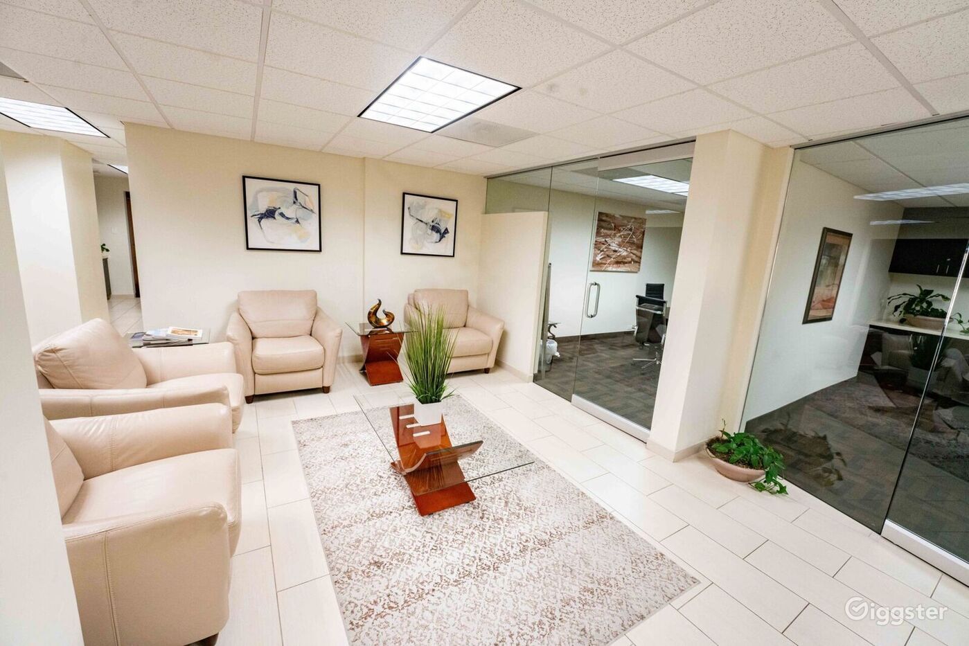 Suite 700: Executive Conference Room (LAX) | Rent this location on Giggster