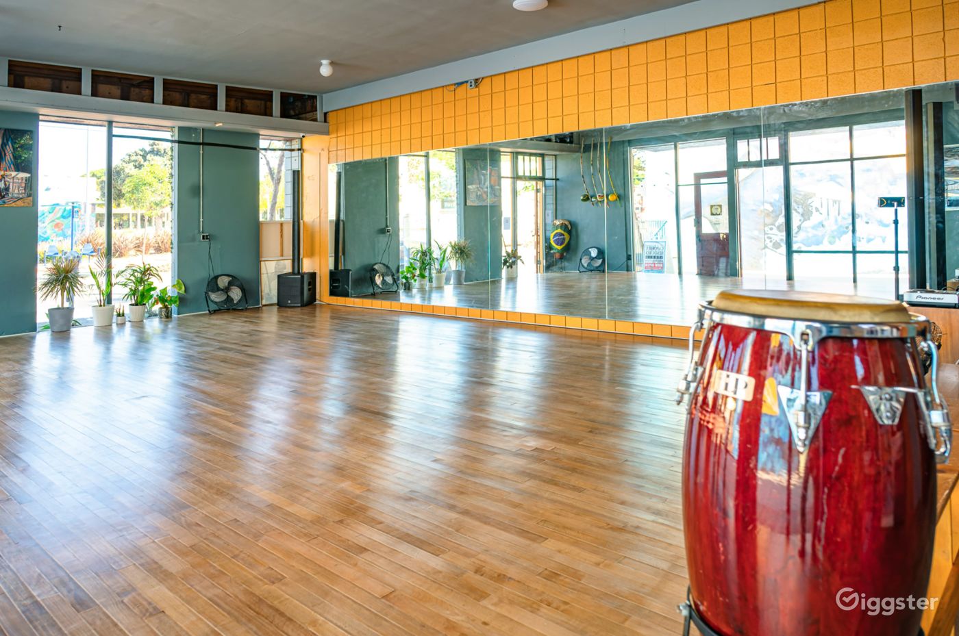 STUDIO SPACE for Dance | Meeting | Rehearsal with Courtyard and Natural ...