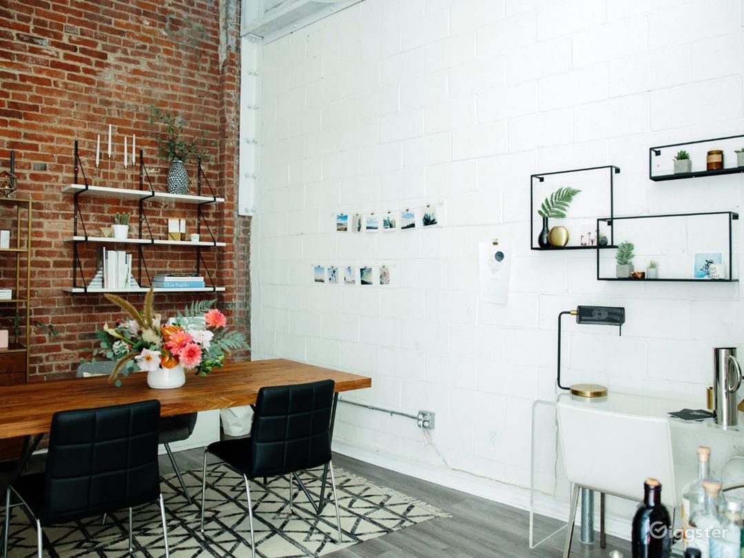 Bright and Classy Interview Room in LA | Rent this location on Giggster