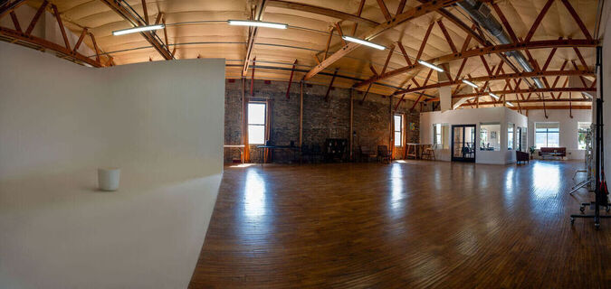 Pre-Lit* Epic Loft Photo/Video/Podcast Studio HVAC | Rent this location on Giggster