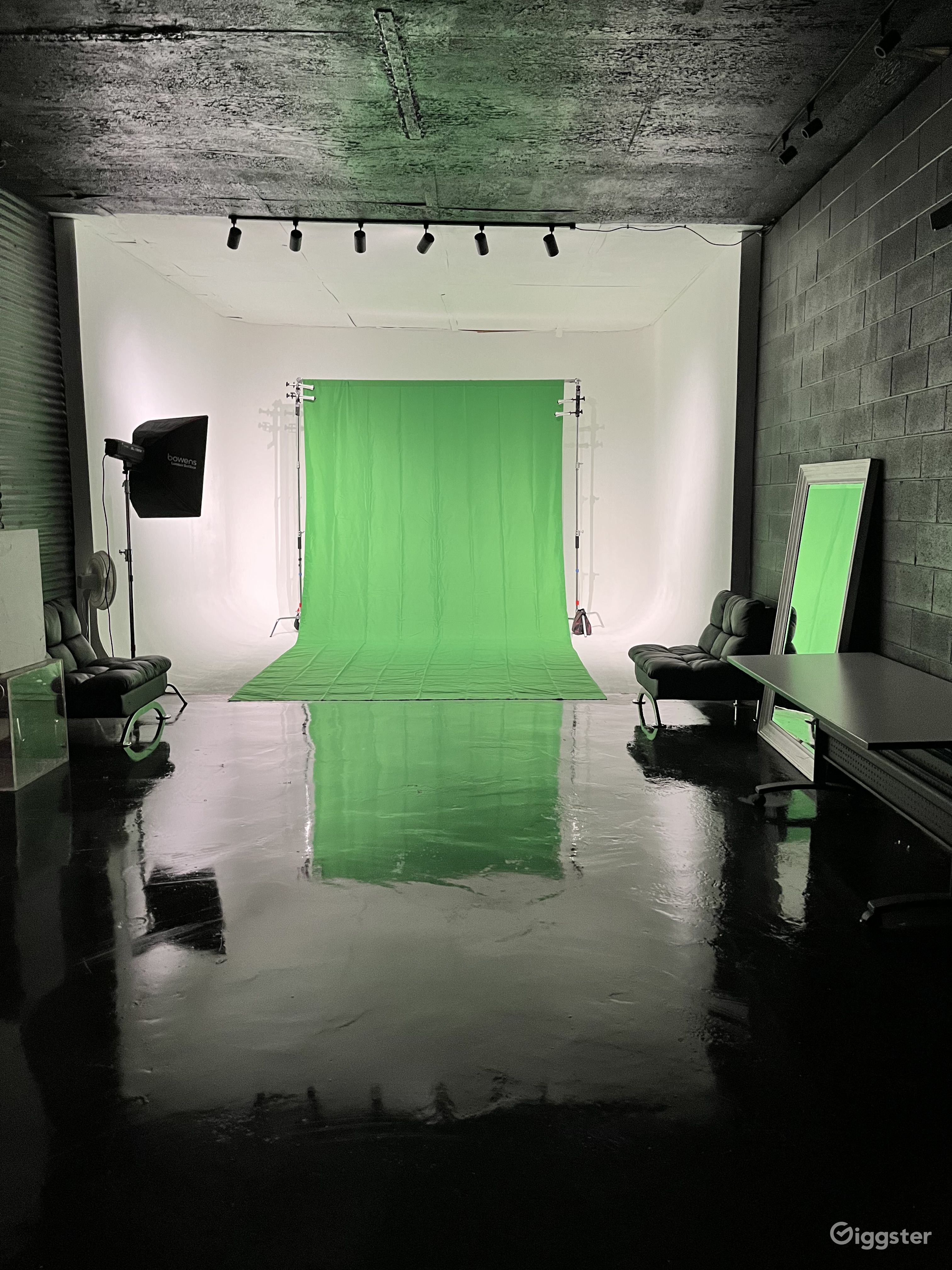 Studio A Large Photography & Videography Rental | Rent this location on ...