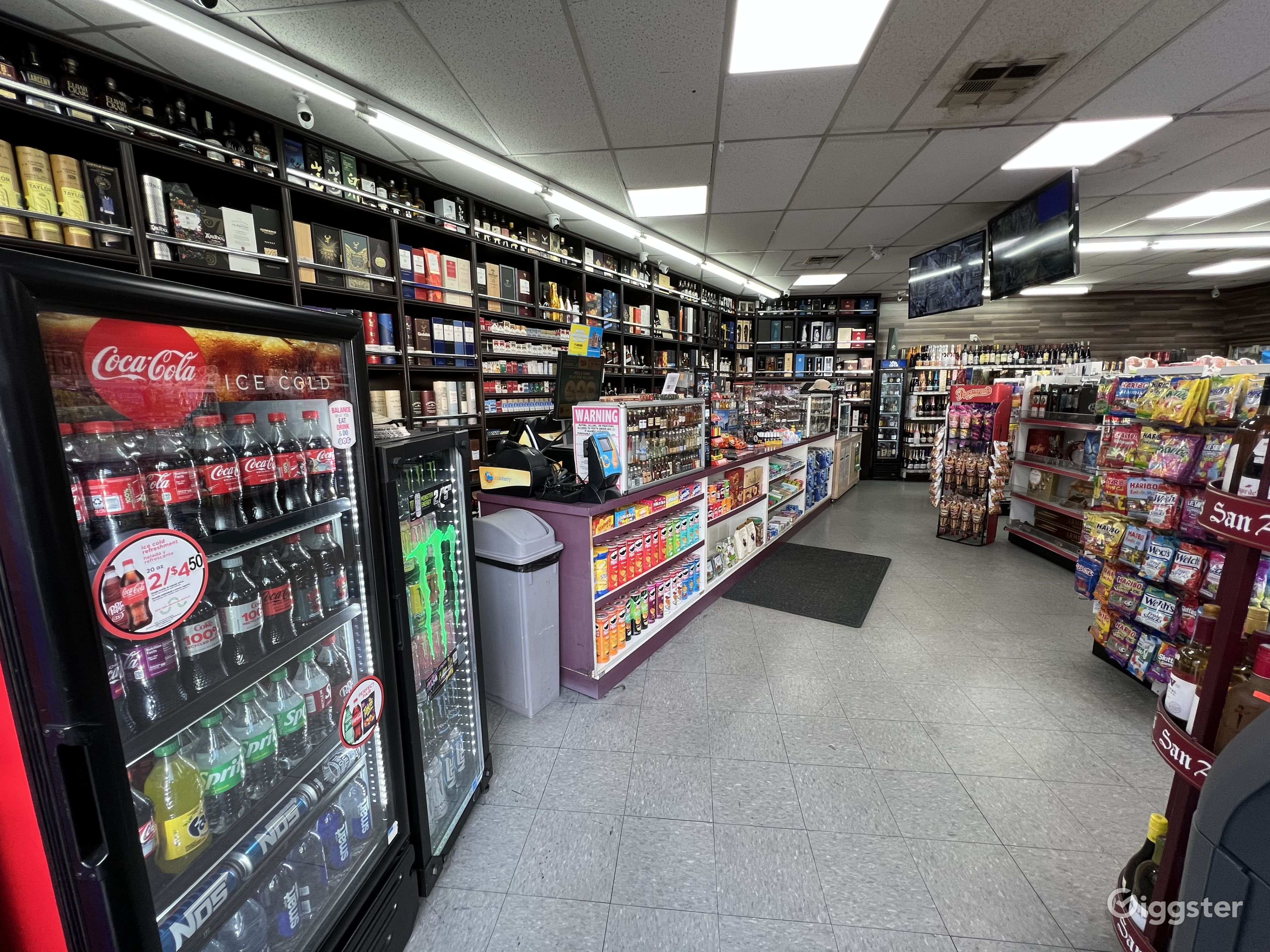 Liquor Store / Convenience Store | Rent this location on Giggster