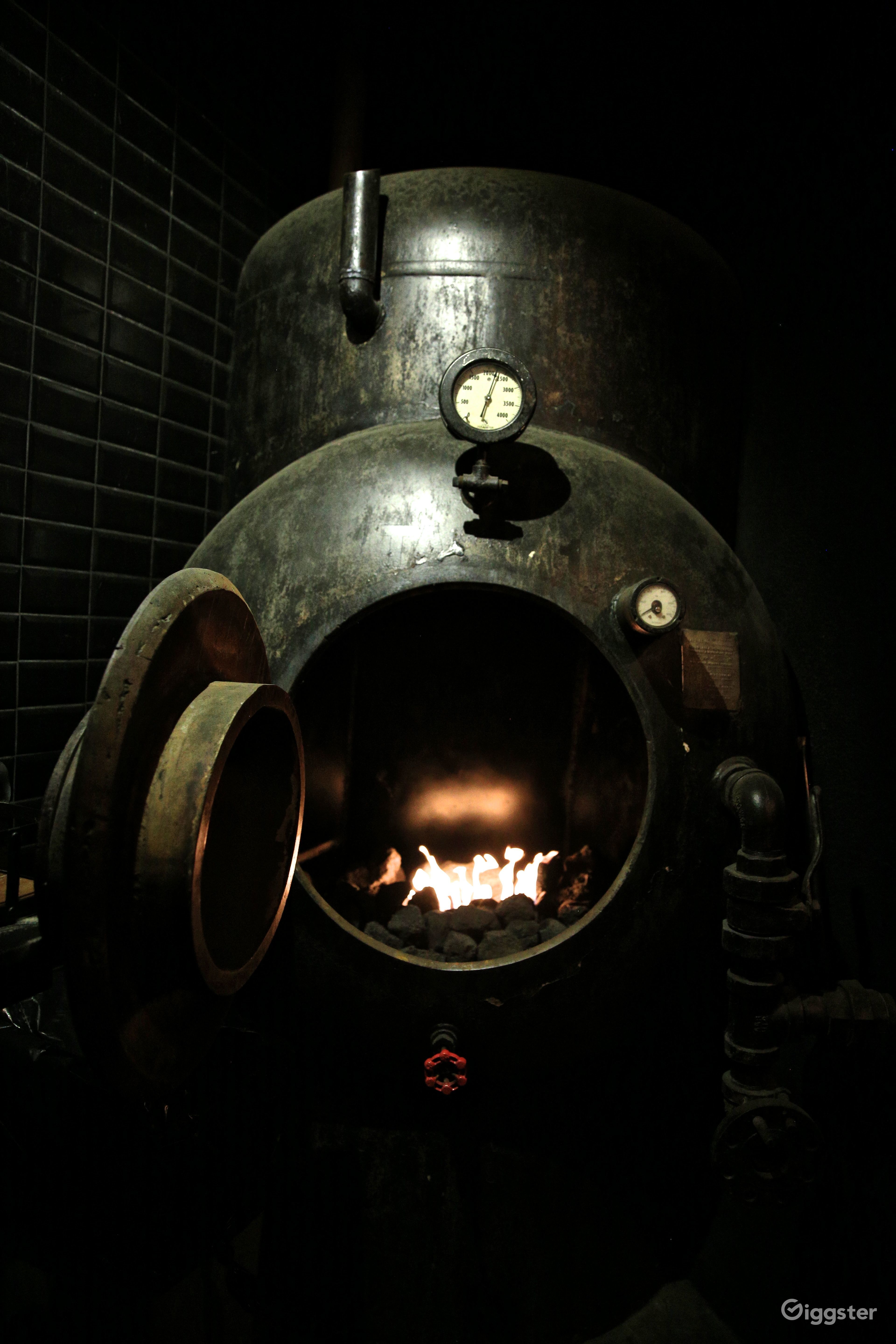 Old Hollywood/Train Themed Bar & Restaurant | Rent this location on ...