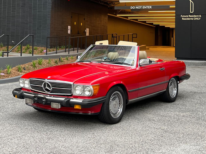 1986 Mercedes-Benz 560SL Convertible | Rent this location on Giggster