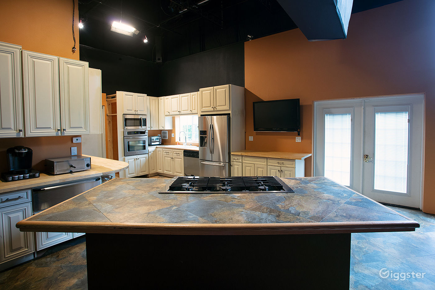 Daylight, Seamless, Green Screen, Kitchen, Pre-lit | Rent this location ...