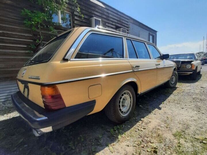 Mercedes Station Wagon | Rent this location on Giggster