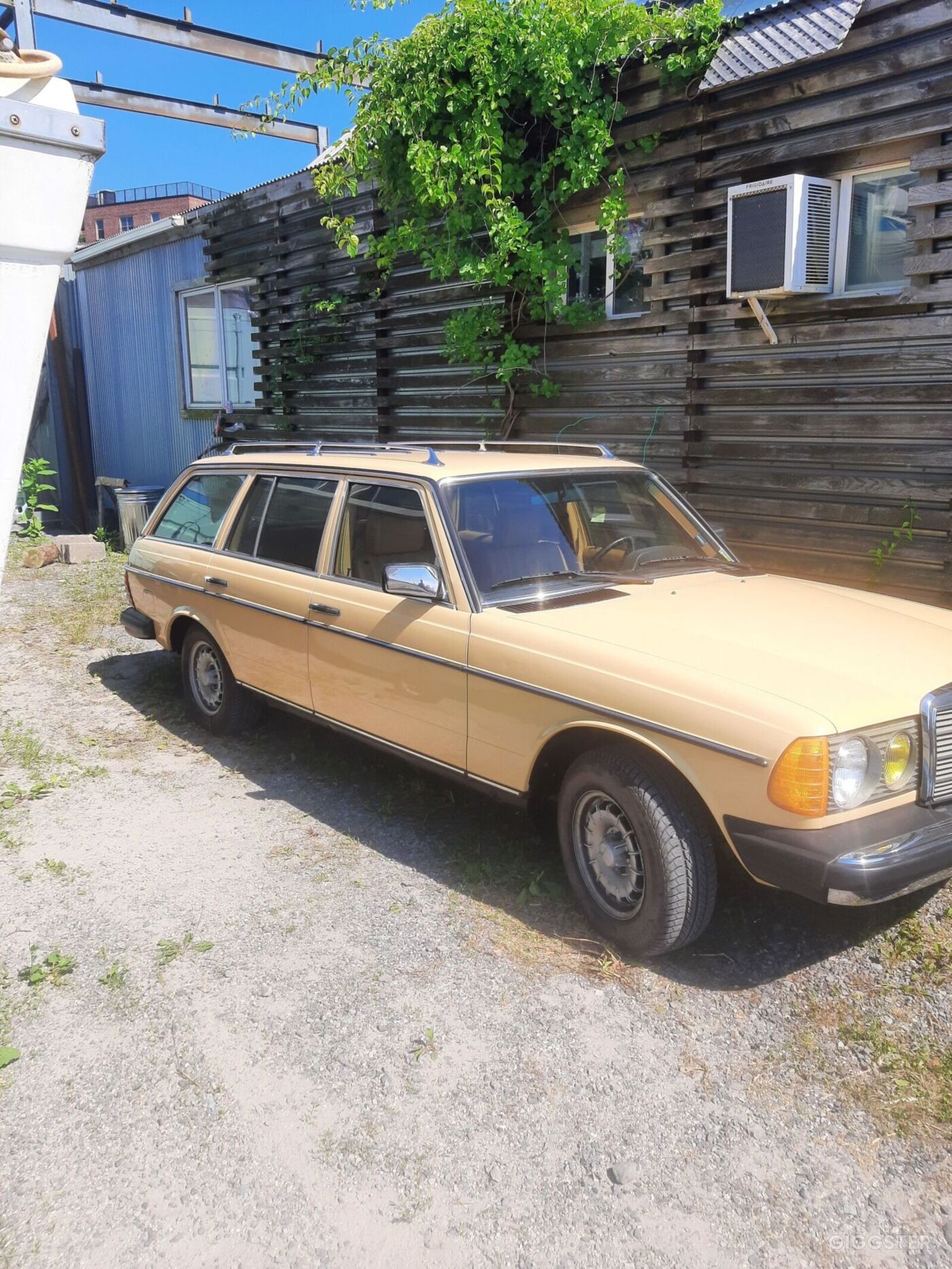 Mercedes Station Wagon | Rent this location on Giggster