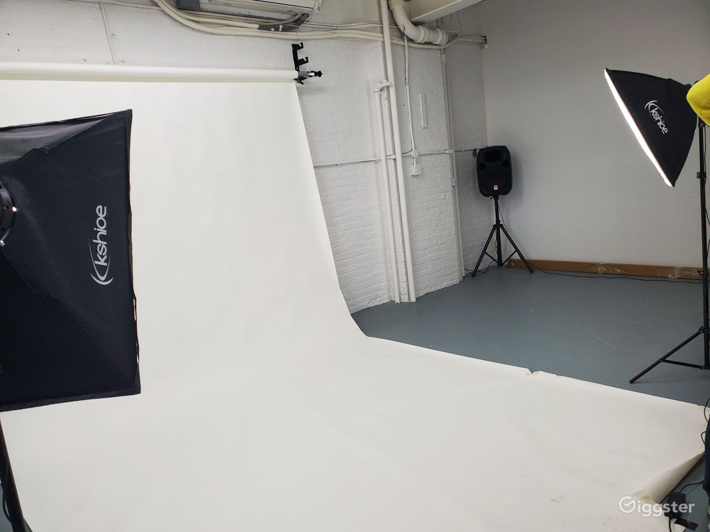 Photography Studio Set | Rent this location on Giggster