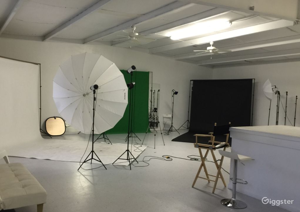 Large Studio for Photo & Video Shoots in Humble | Rent this location on ...