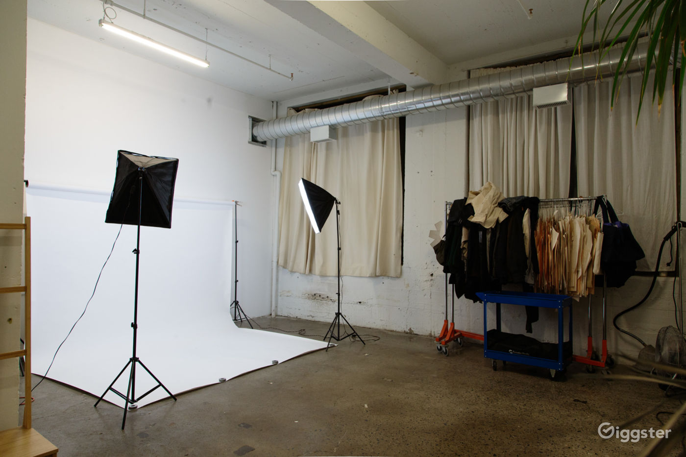 Versatile White Wall Studio in Historical Building | Rent this location ...