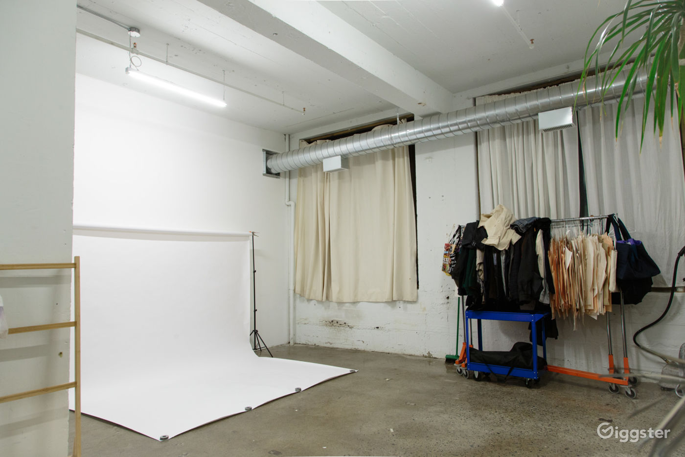 Versatile White Wall Studio in Historical Building | Rent this location ...