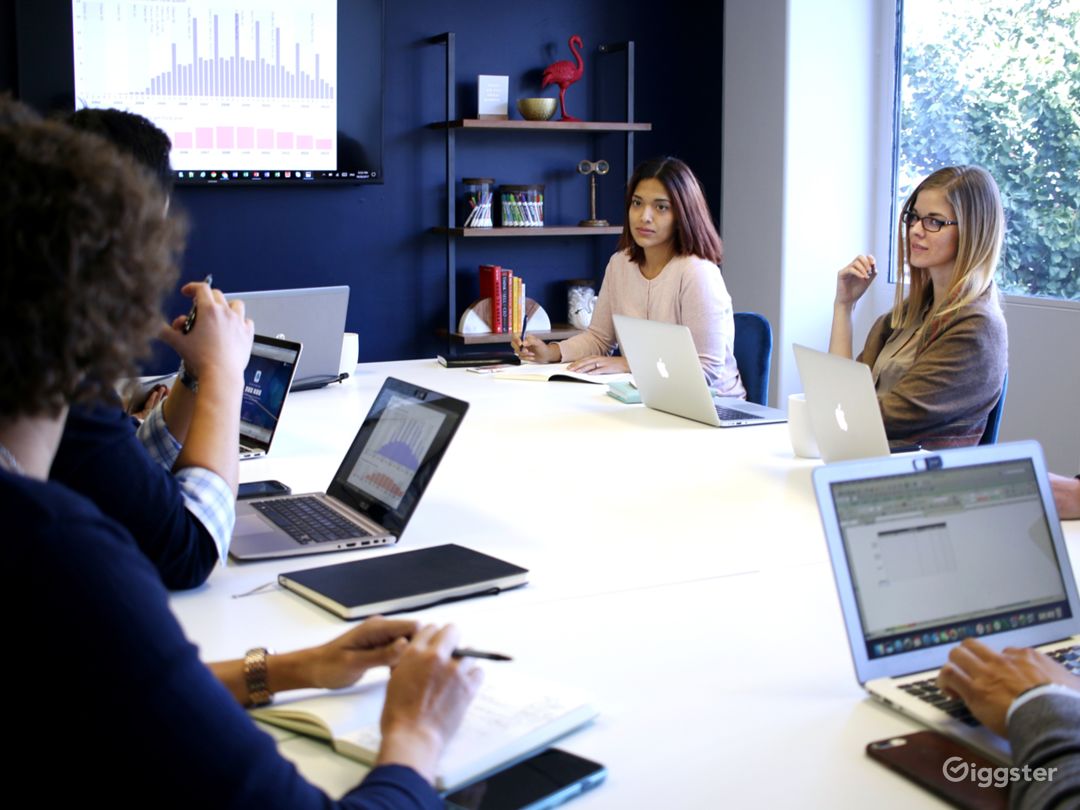 Convertible meeting room in UA with plentiful parking | Rent this ...