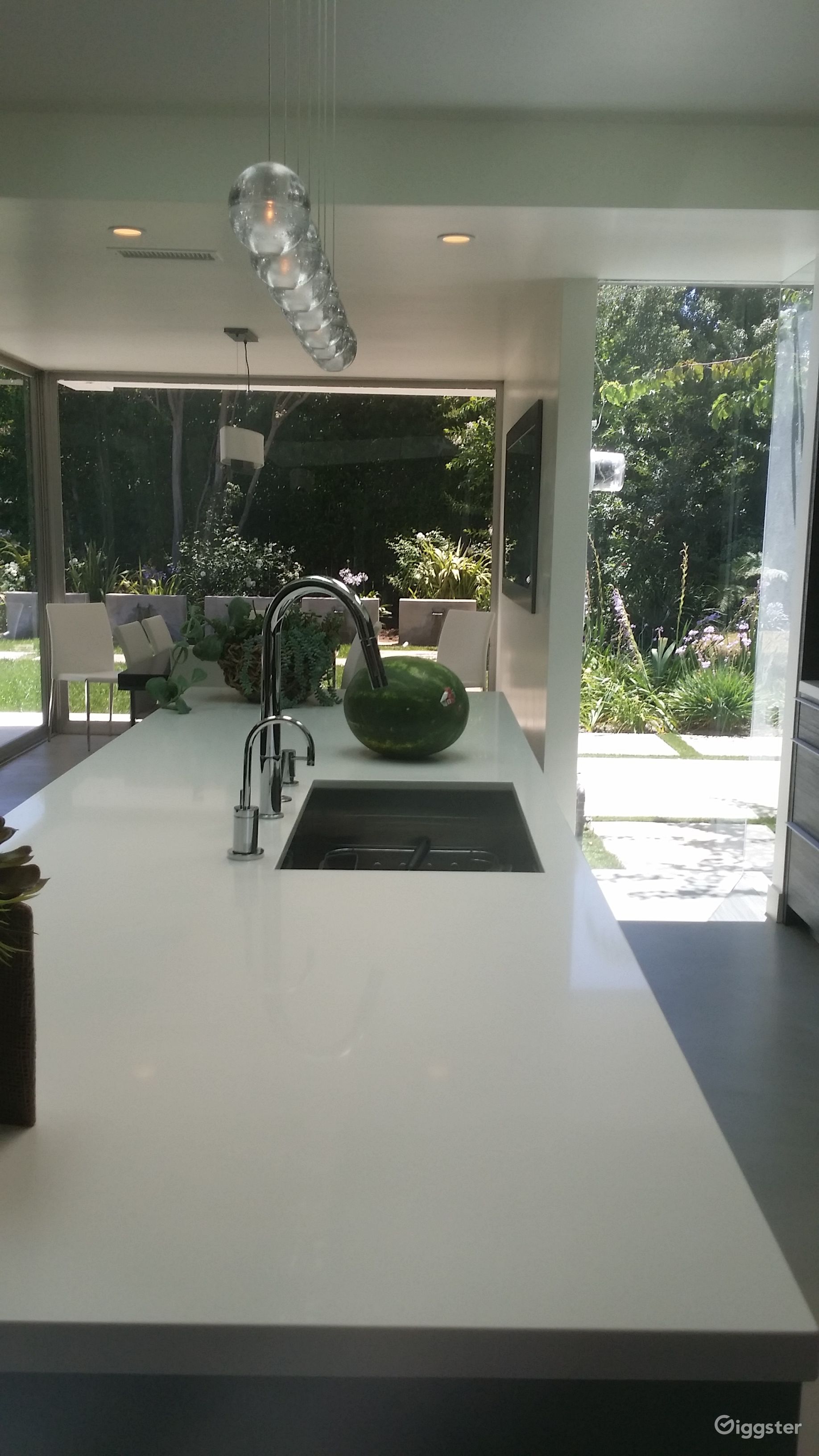 Modern Sherman Oaks - 262 | Rent this location on Giggster