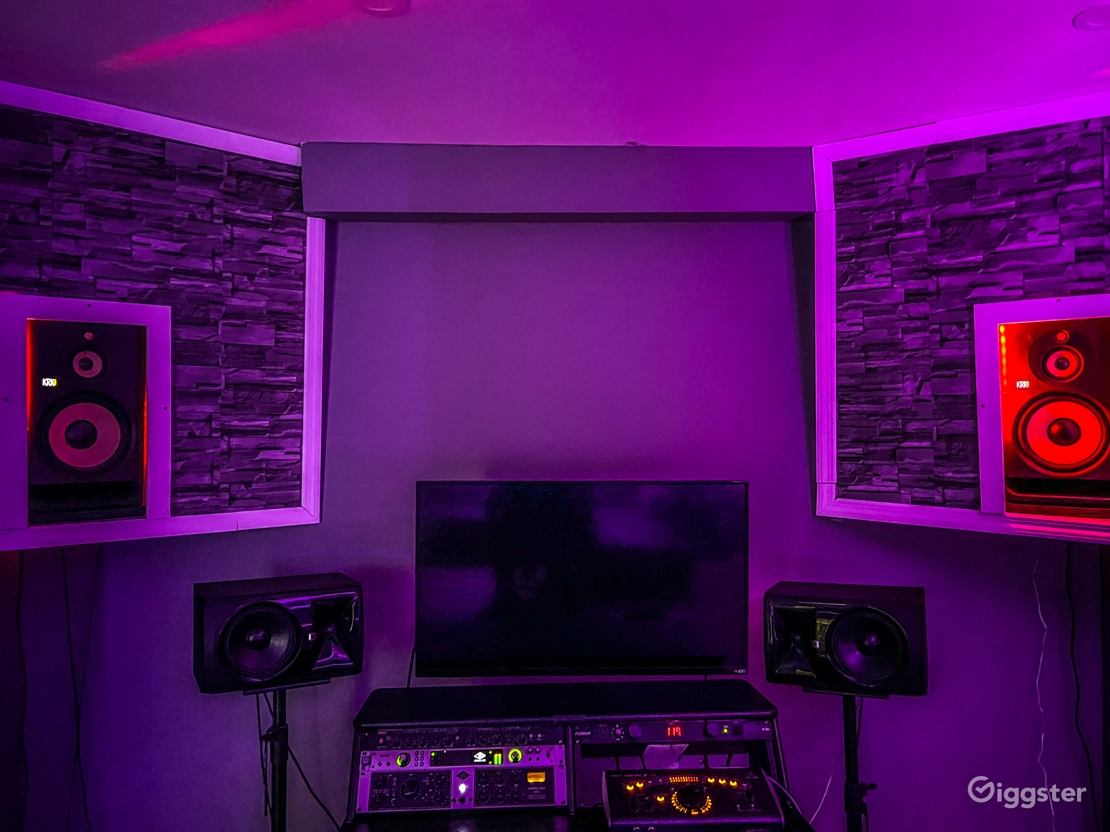 Spaceship themed Recording Studio W/ WALL SPEAKERS | Rent this location ...