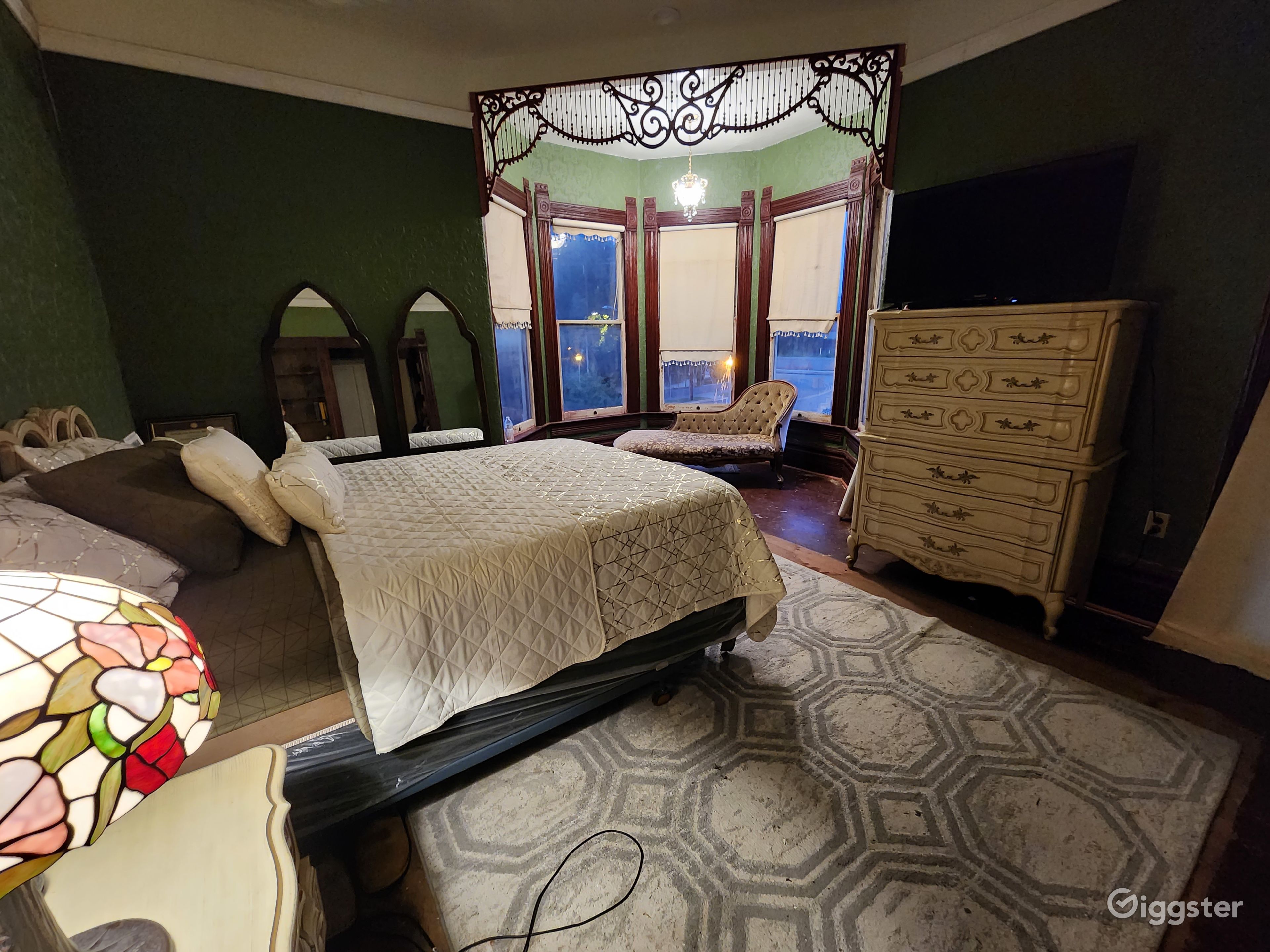 Queen Anne Victorian time-Capsule -Mansion | Rent this location on Giggster