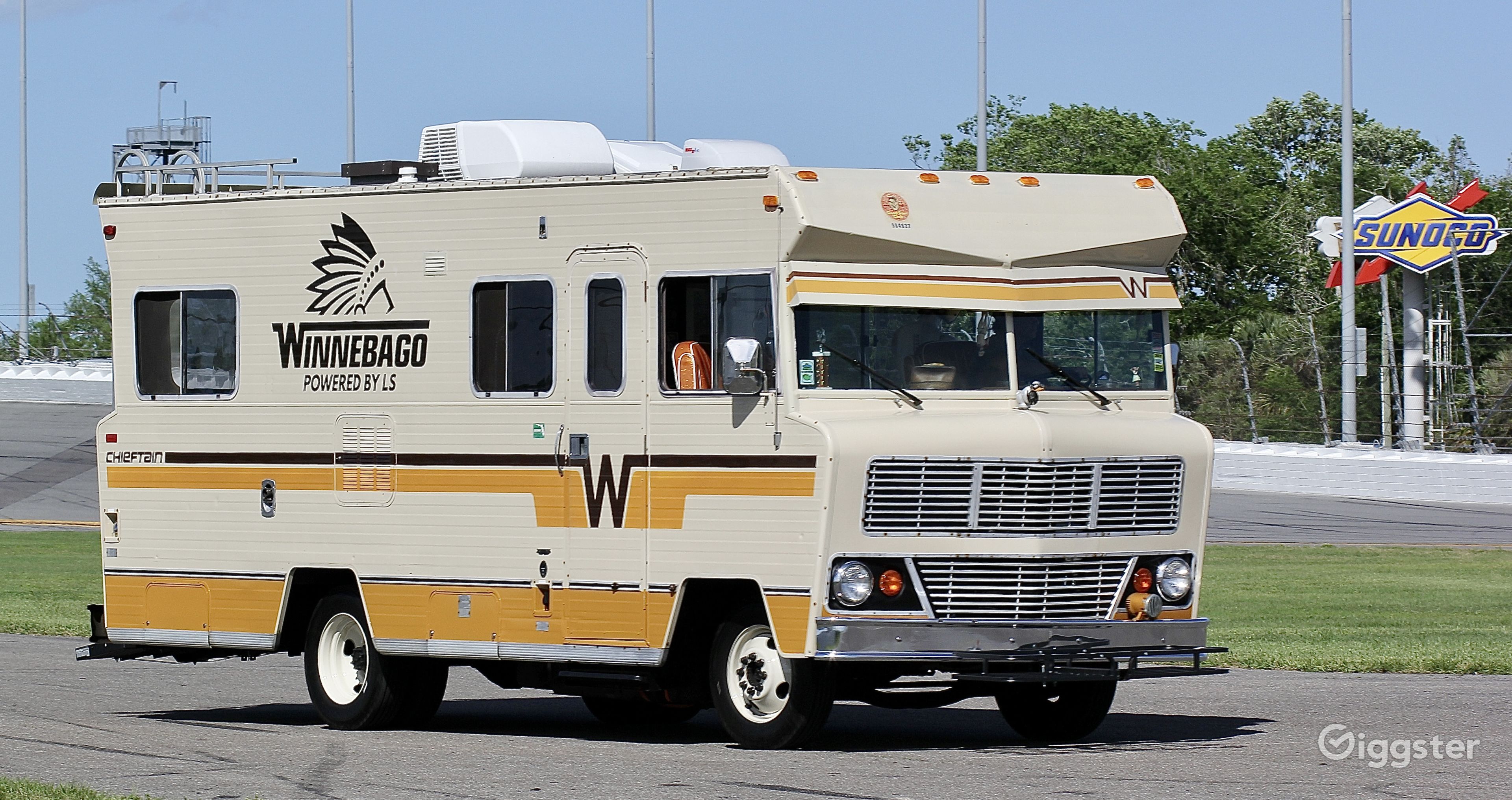 77' Retro Winnebago Updated With Fun Retro Vibes | Rent this location ...