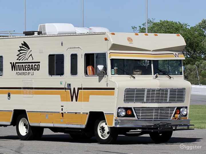 77' Retro Winnebago Updated With Fun Retro Vibes | Rent this location ...