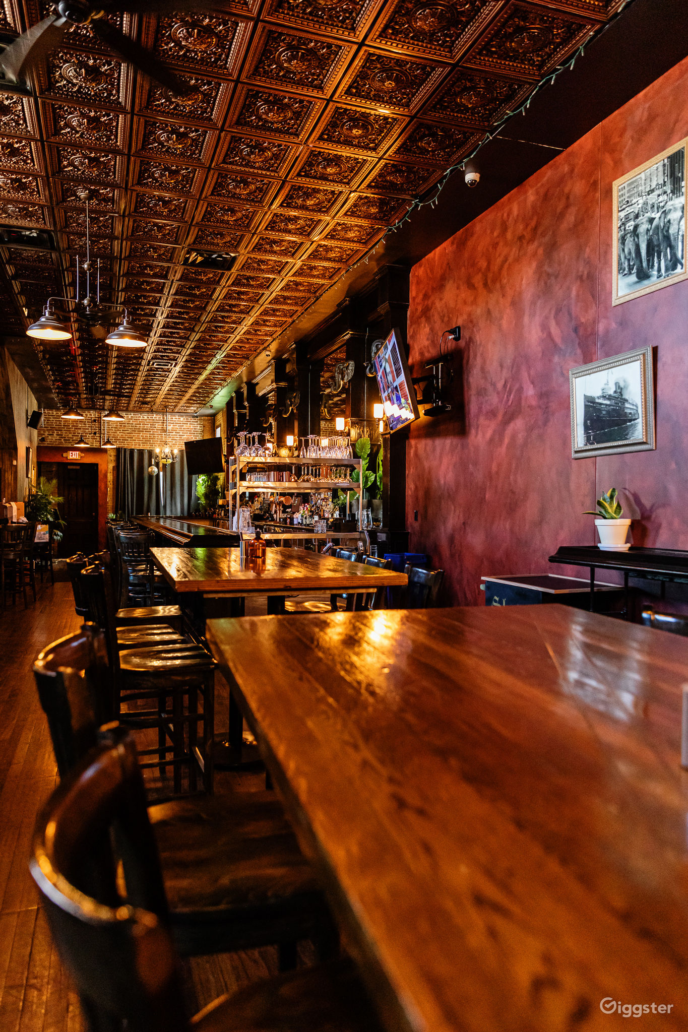 Elegant Bar with Brick Walls for Events in Detroit | Rent this location ...