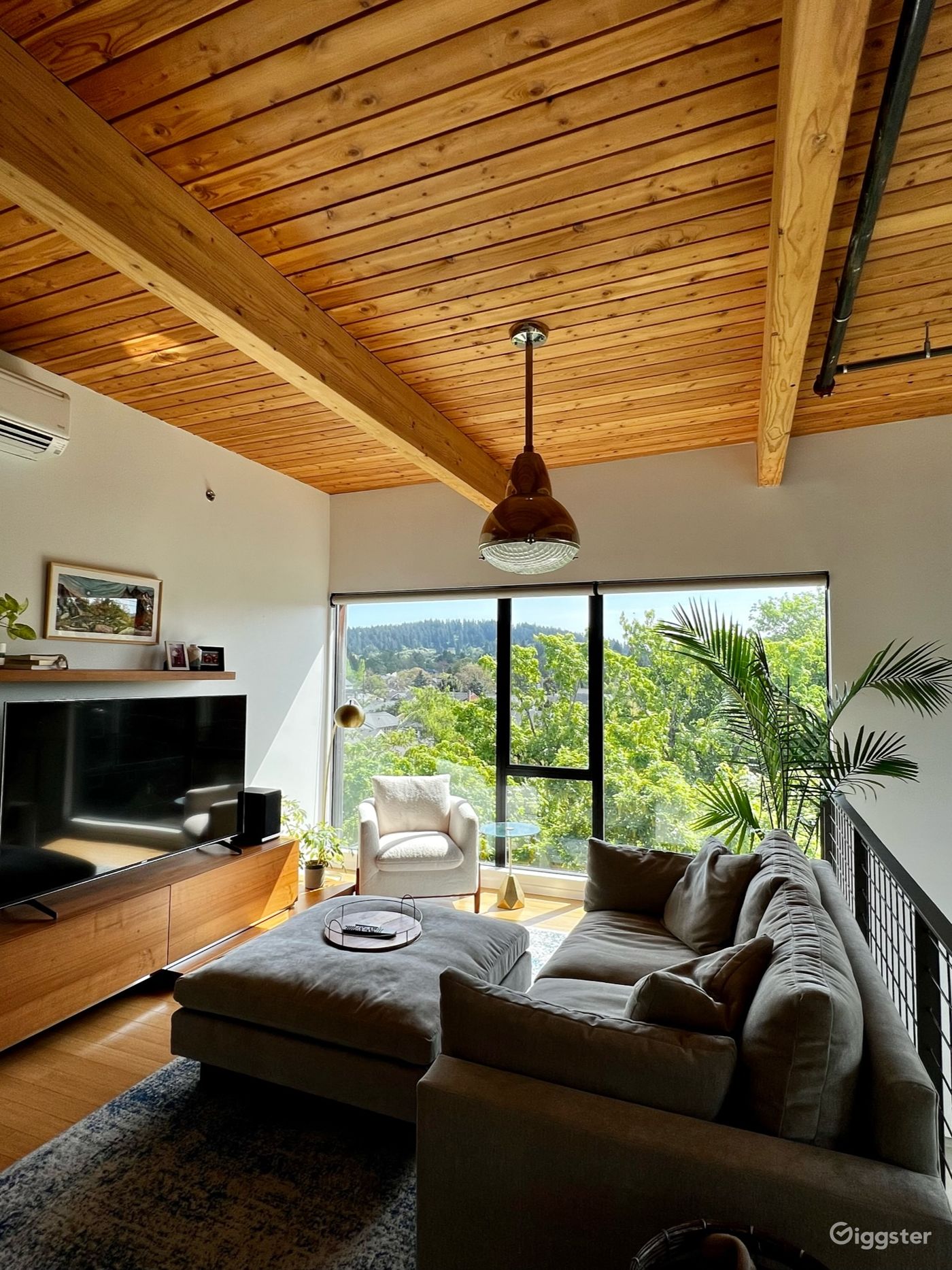 Loft with floor to ceiling windows & Mt Tabor view | Rent this location ...