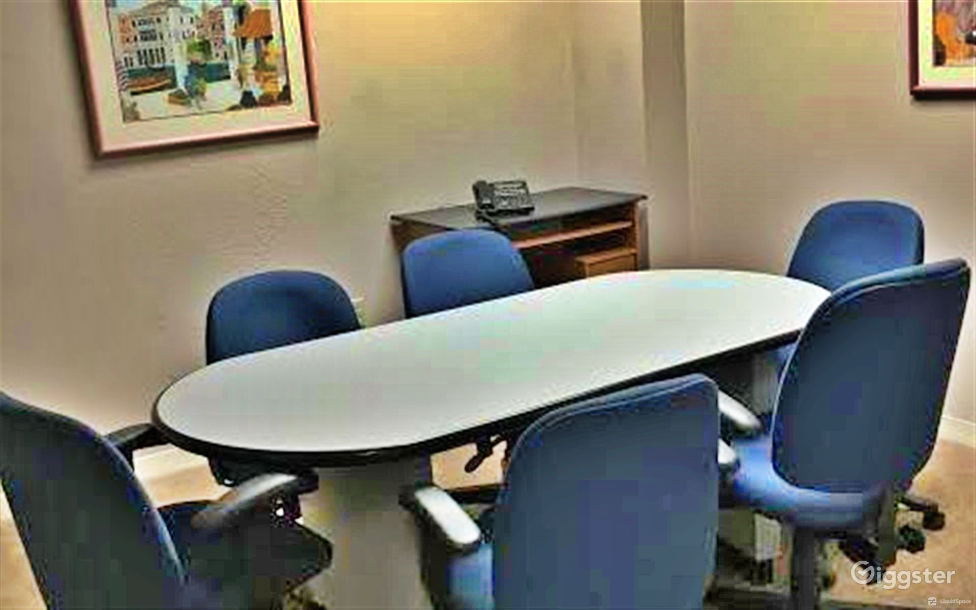 150 SQFT Conference/Meeting Room | Rent this location on Giggster