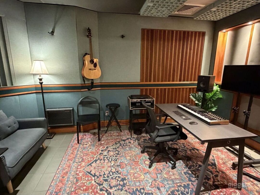 Intimate Music Studio | Rent this location on Giggster