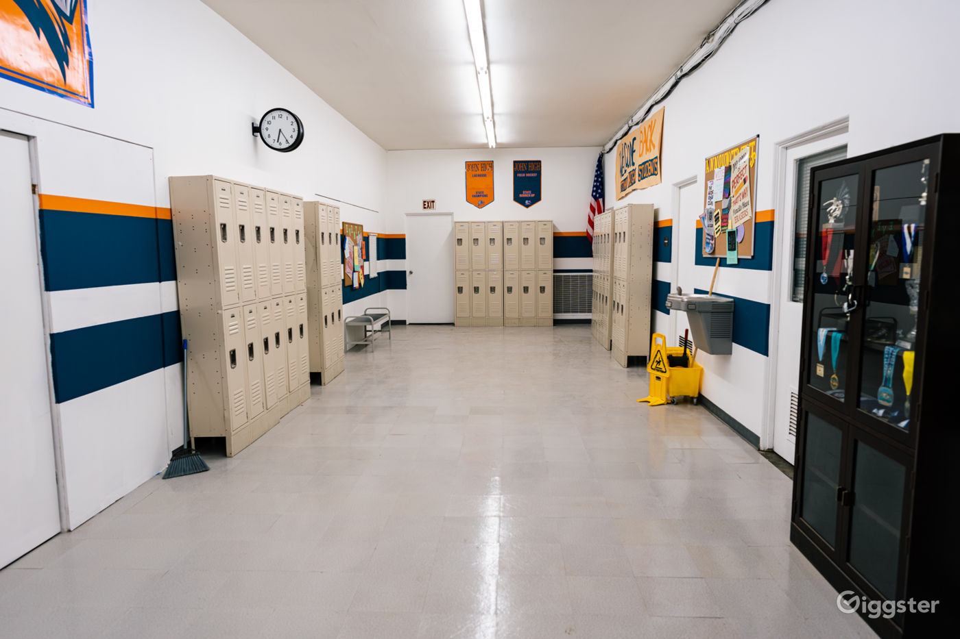 School, retro sets, vintage classroom / hallway | Rent this location on ...