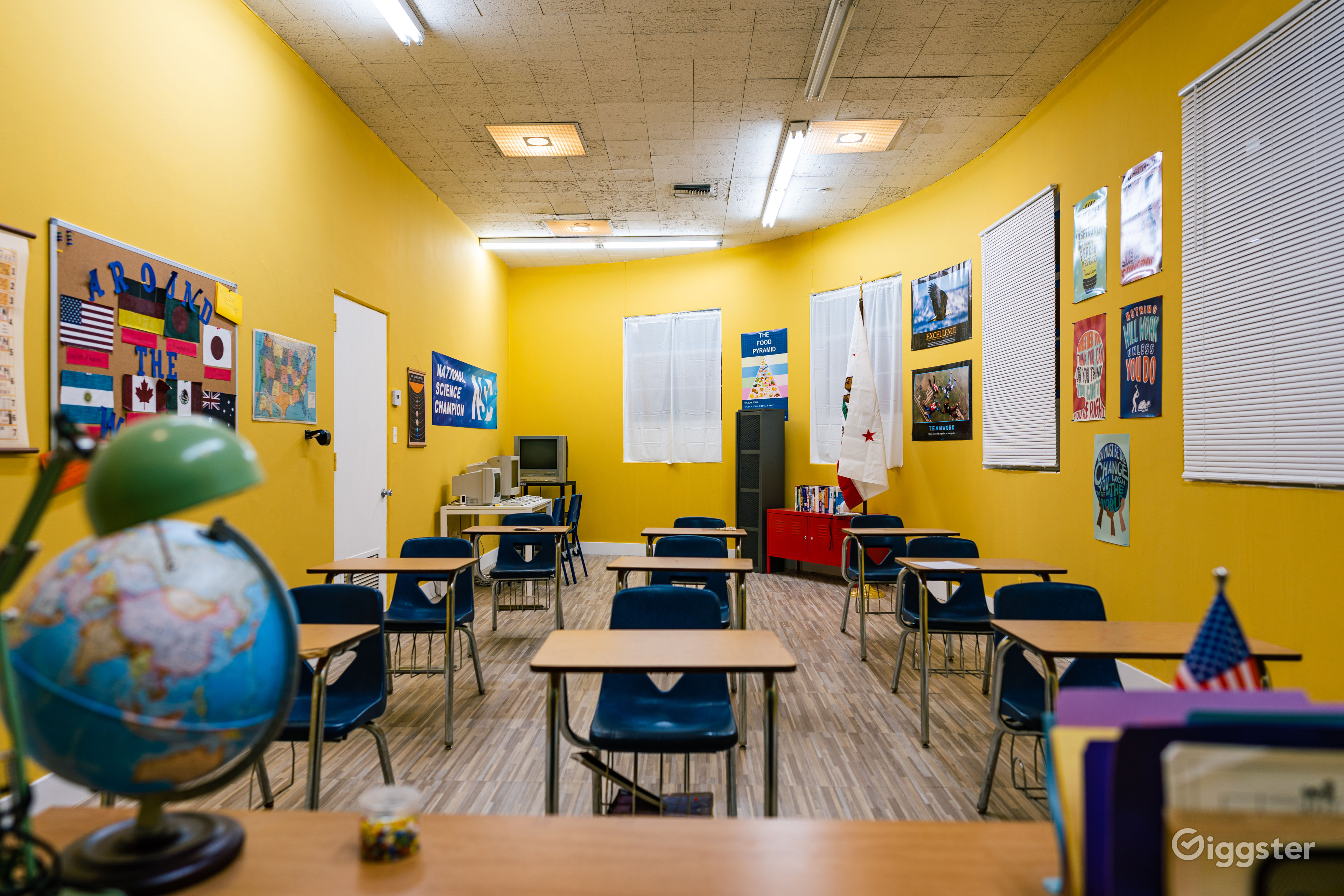 School, retro sets, vintage classroom / hallway | Rent this location on ...