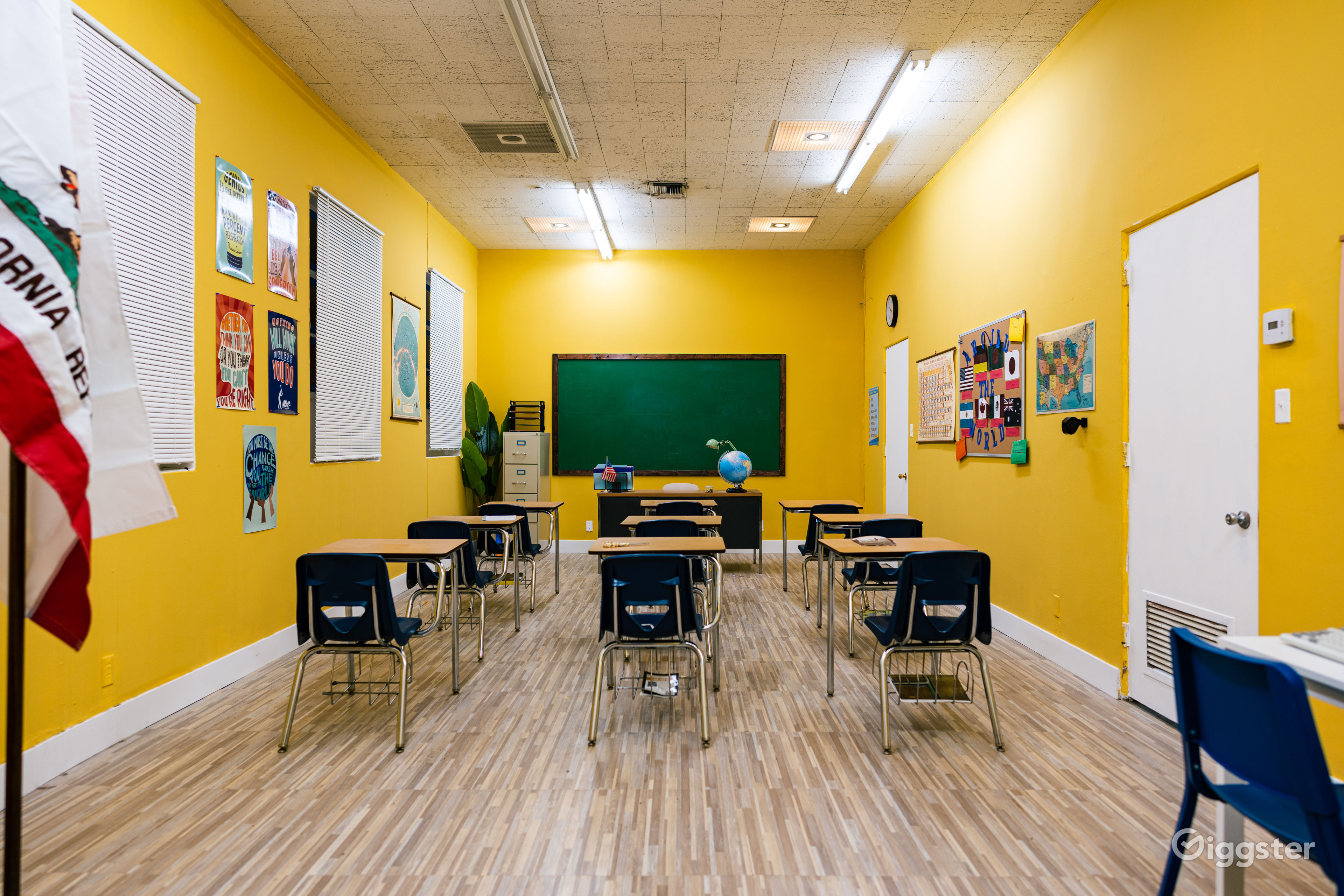 School, retro sets, vintage classroom / hallway | Rent this location on ...