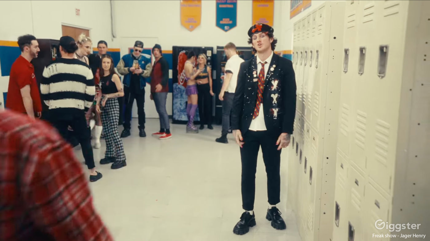 School, retro sets, vintage classroom / hallway | Rent this location on ...